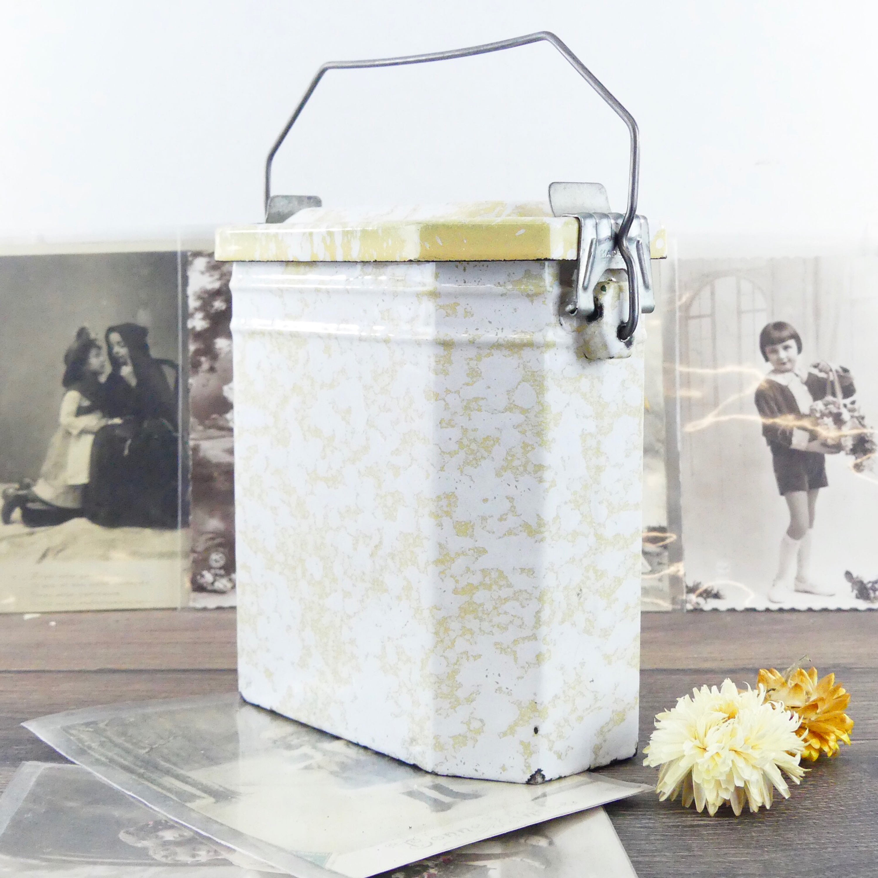 Storage box - kitchen - camping box - lunch box - picnic - tin box ...