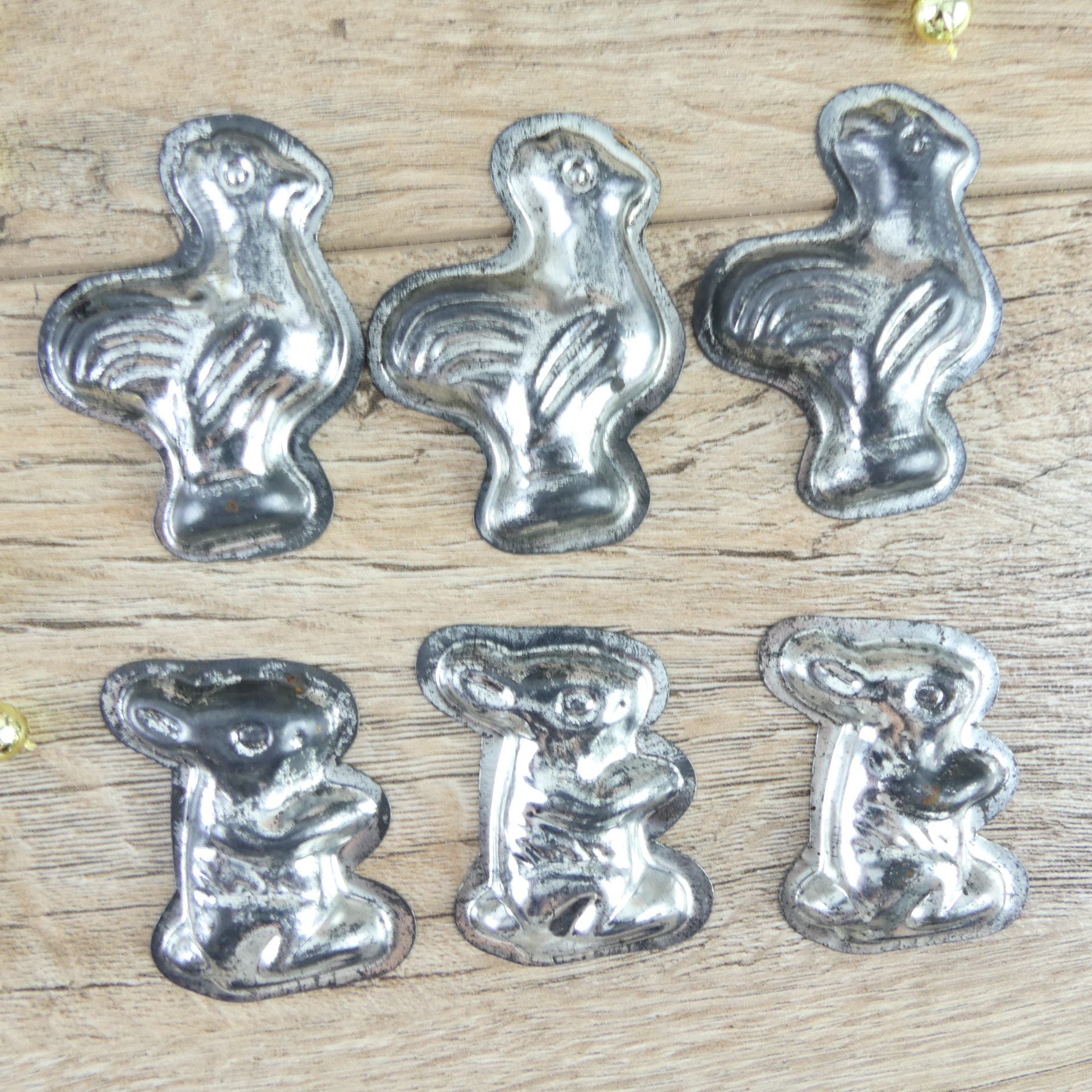 Lot of 27 Small Vintage Chocolate Mussels, Old Animal Mussels