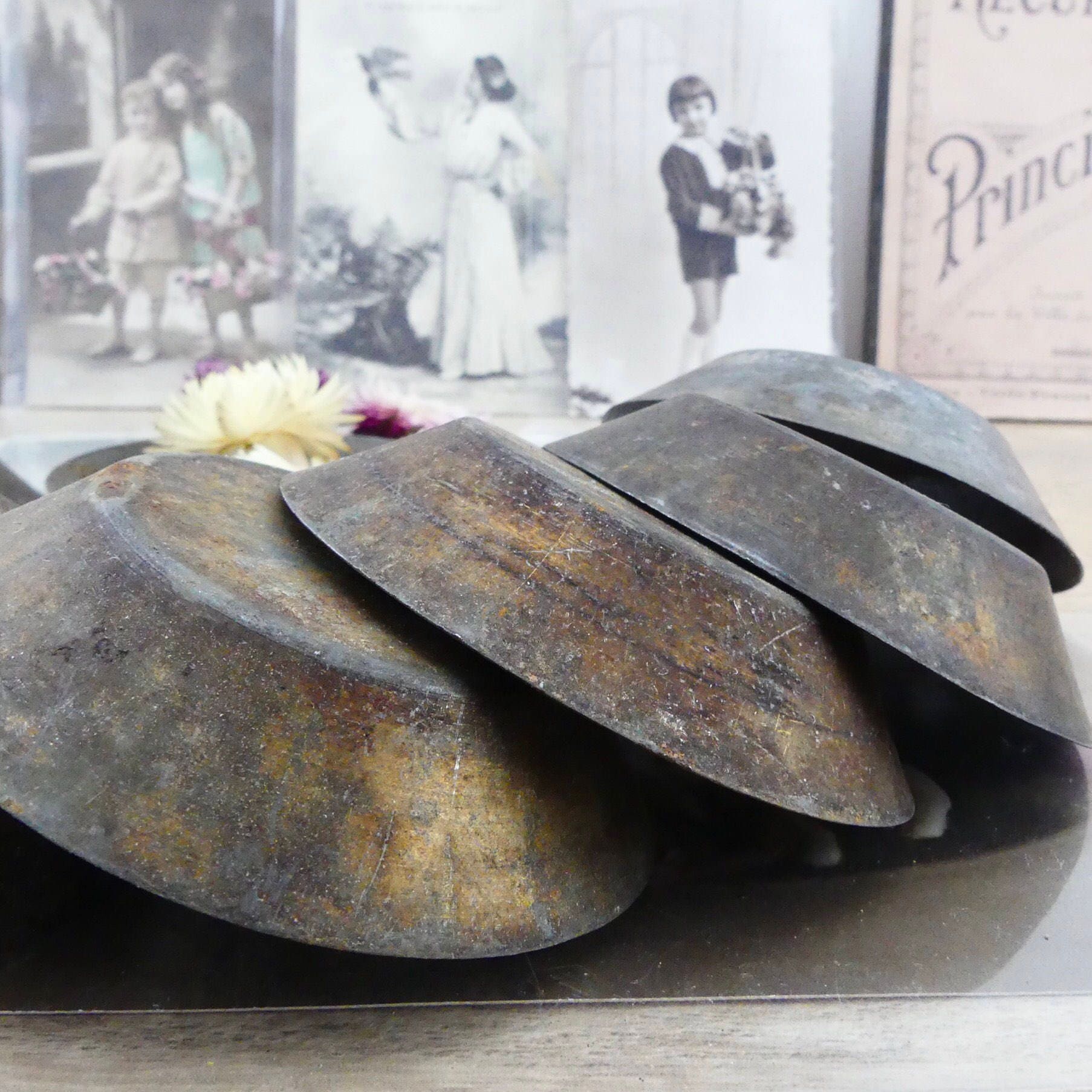 10 Ancient mussels, tart moulds, small shapes for cakes, iron moulds of ...