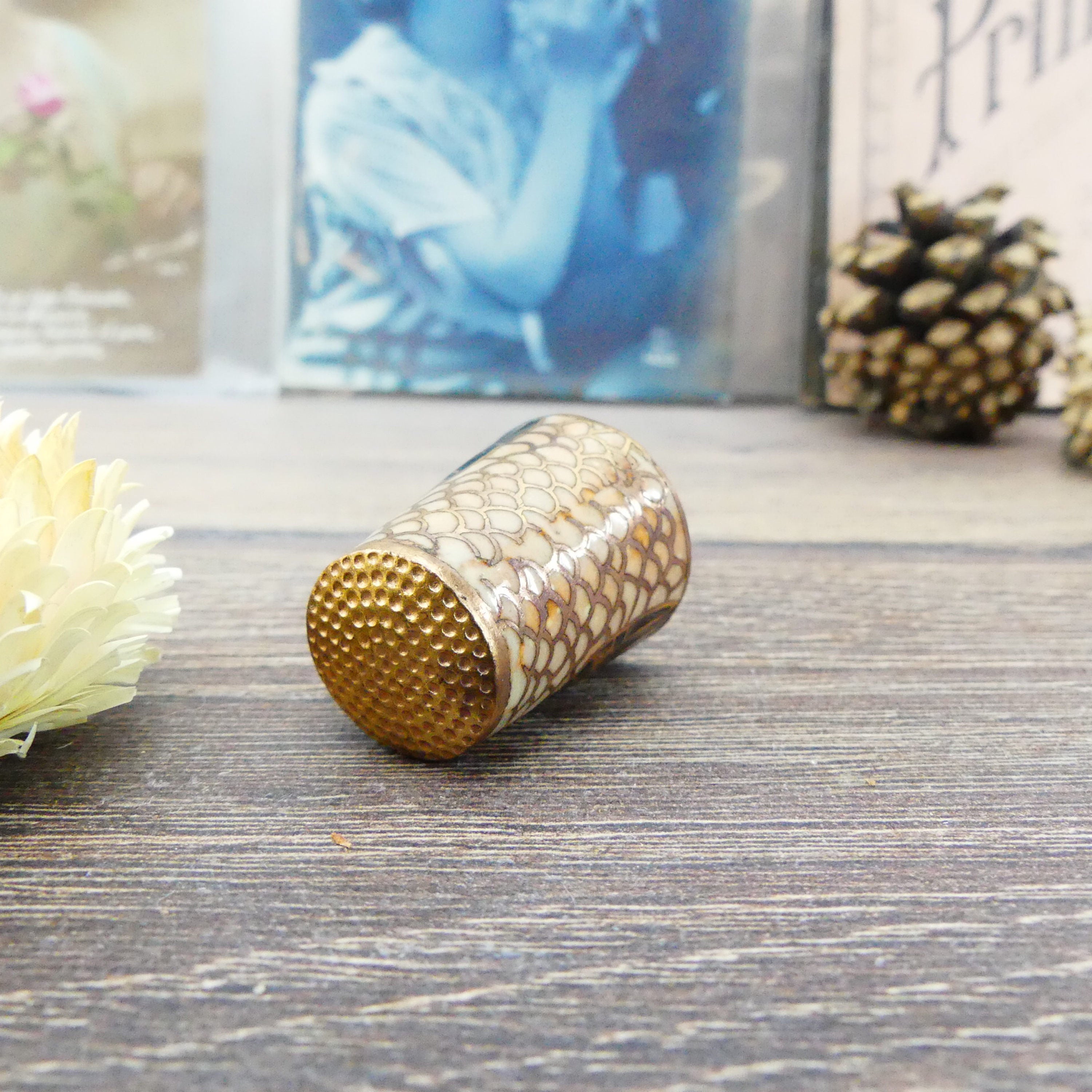 Sewing thimble - collectible thimble - enamelled porcelain thimble ...
