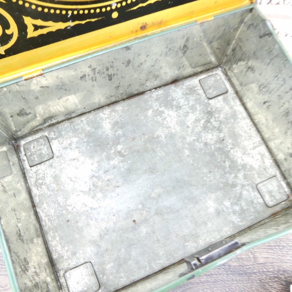 Cookie box 1920 children and Christmas décor, Shabby Chic box in old ...