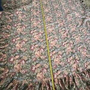 Vtg Rose Cottagecore Dark Floral Quilted Ruffle Bedspread Poly Cotton ...