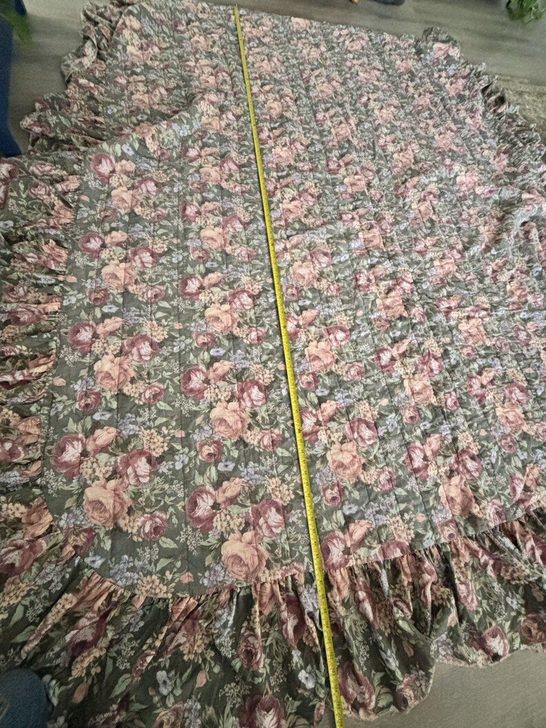 Vtg Rose Cottagecore Dark Floral Quilted Ruffle Bedspread Poly Cotton ...