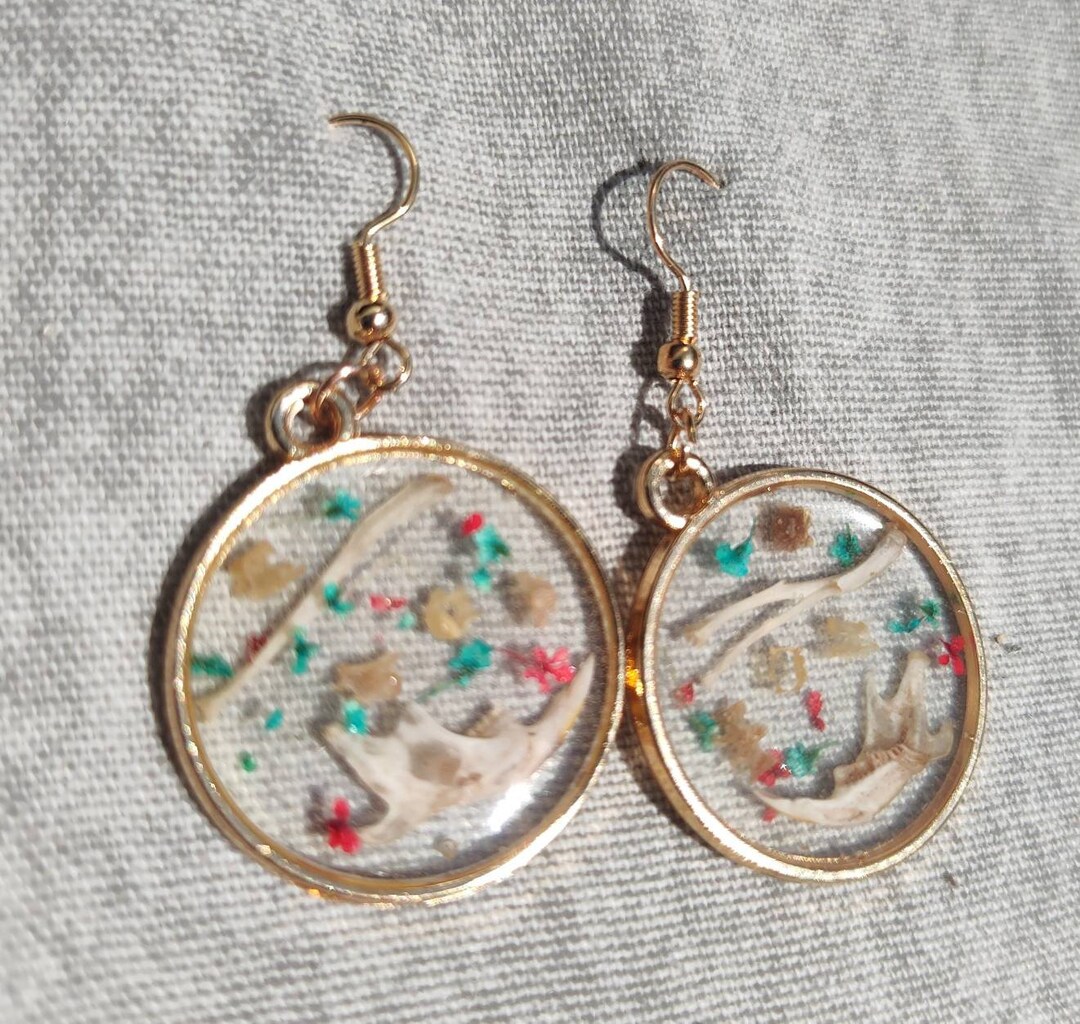 Mouse Bones Resin and Flowers - Etsy