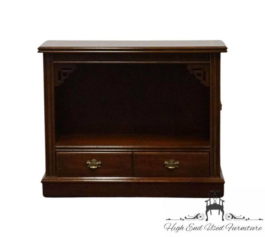 LANE FURNITURE Bookmatched Banded Mahogany Traditional Style 27 ...