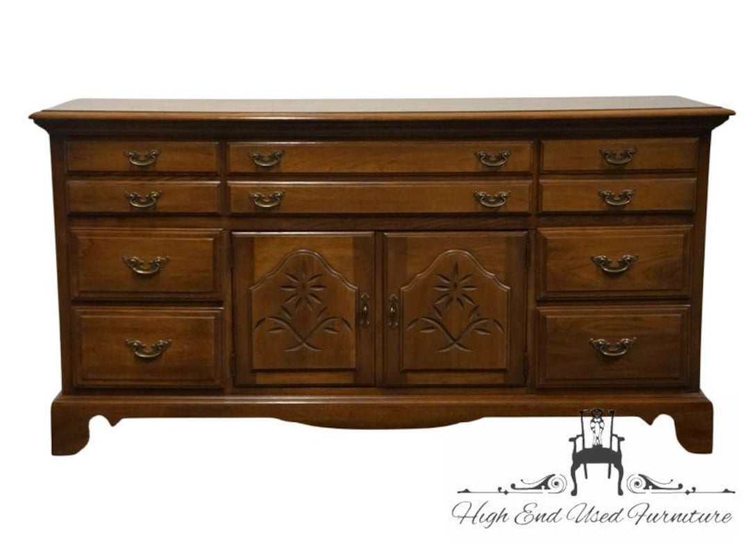 BROYHILL FURNITURE Penn Colony Collection Solid Walnut Early American ...