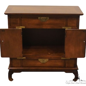 BROYHILL FURNITURE Asian Chinoiserie Entryway 30 Accent Storage Cabinet ...