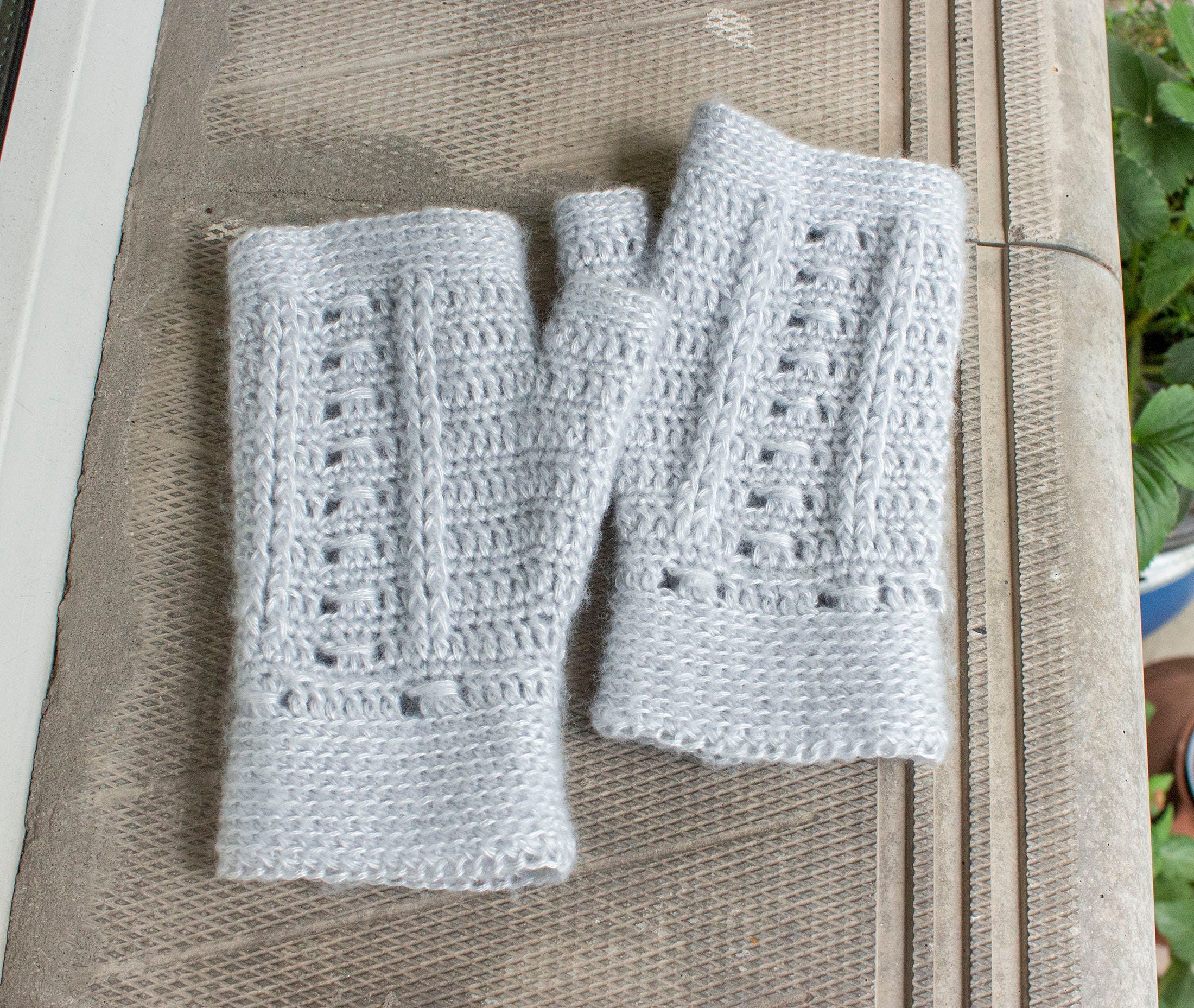 Crochet Pattern for Fingerless Mittens With Textured Panel - Etsy
