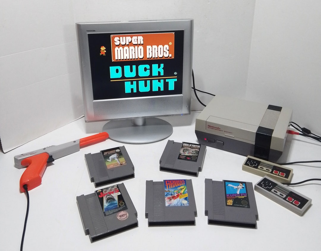 Vintage Nintendo Nes 8 Bit System Console With Gun 2 Controllers and 7 ...