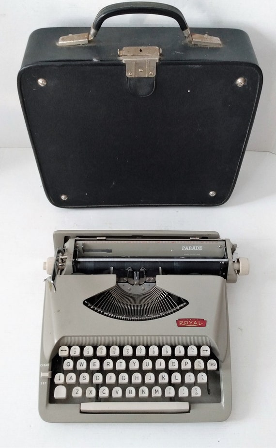 Vintage Royal Parade Typewriter With Carry Case Typewriter - Etsy