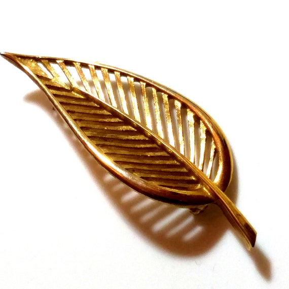Monet leaf brooch store
