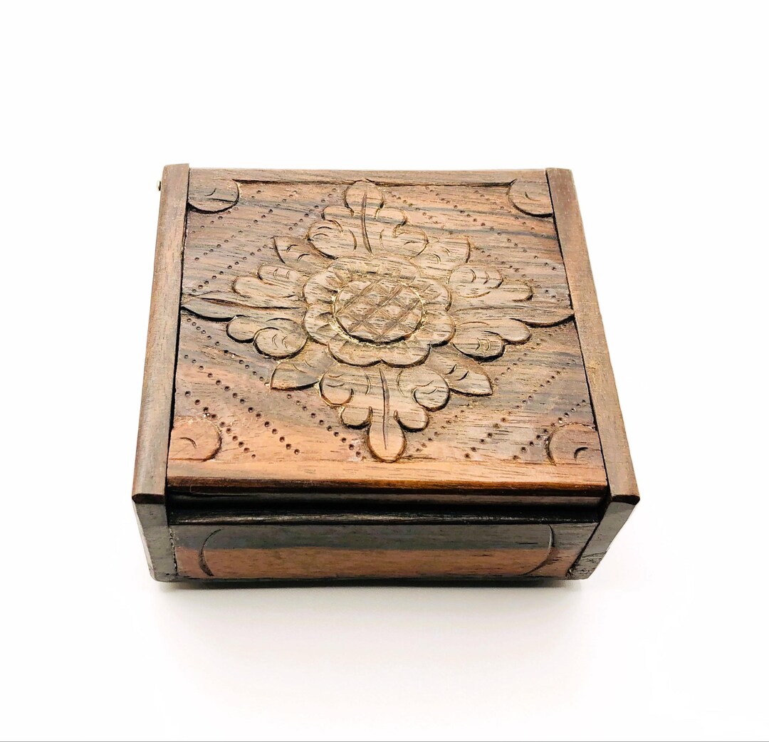 Vintage Floral Medallion Wood Box: Hinged Jewelry Box - Etsy