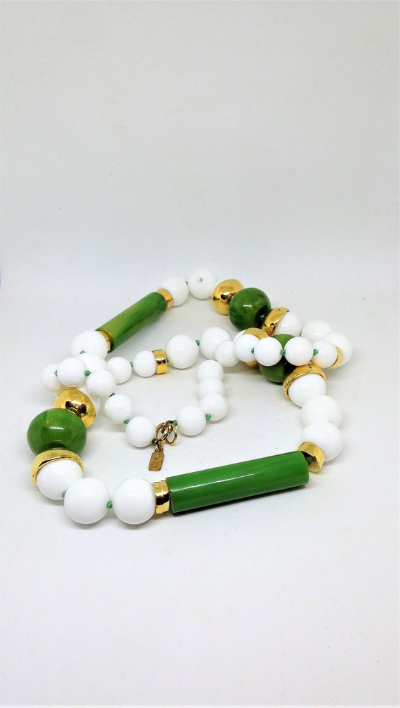 Vintage green bakelite necklace - Gem