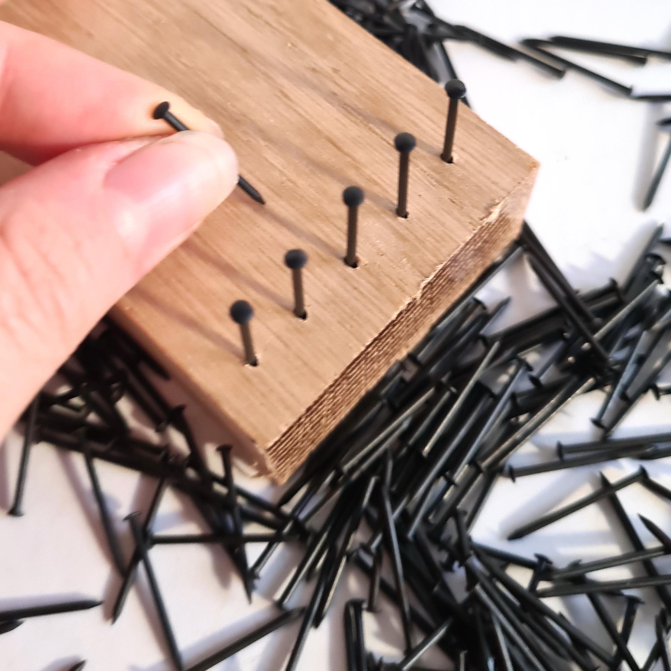 1000pcs BLACK Nails #18 X 1/2"- 3/4" (1,2x13-25mm) Escutcheon Pins ...
