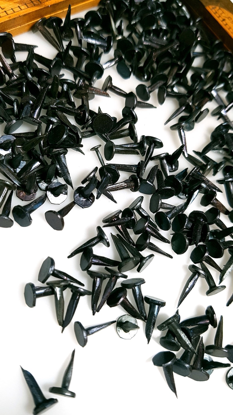 100pcs Upholstery Sharp Tacks 10-20mm (3/8