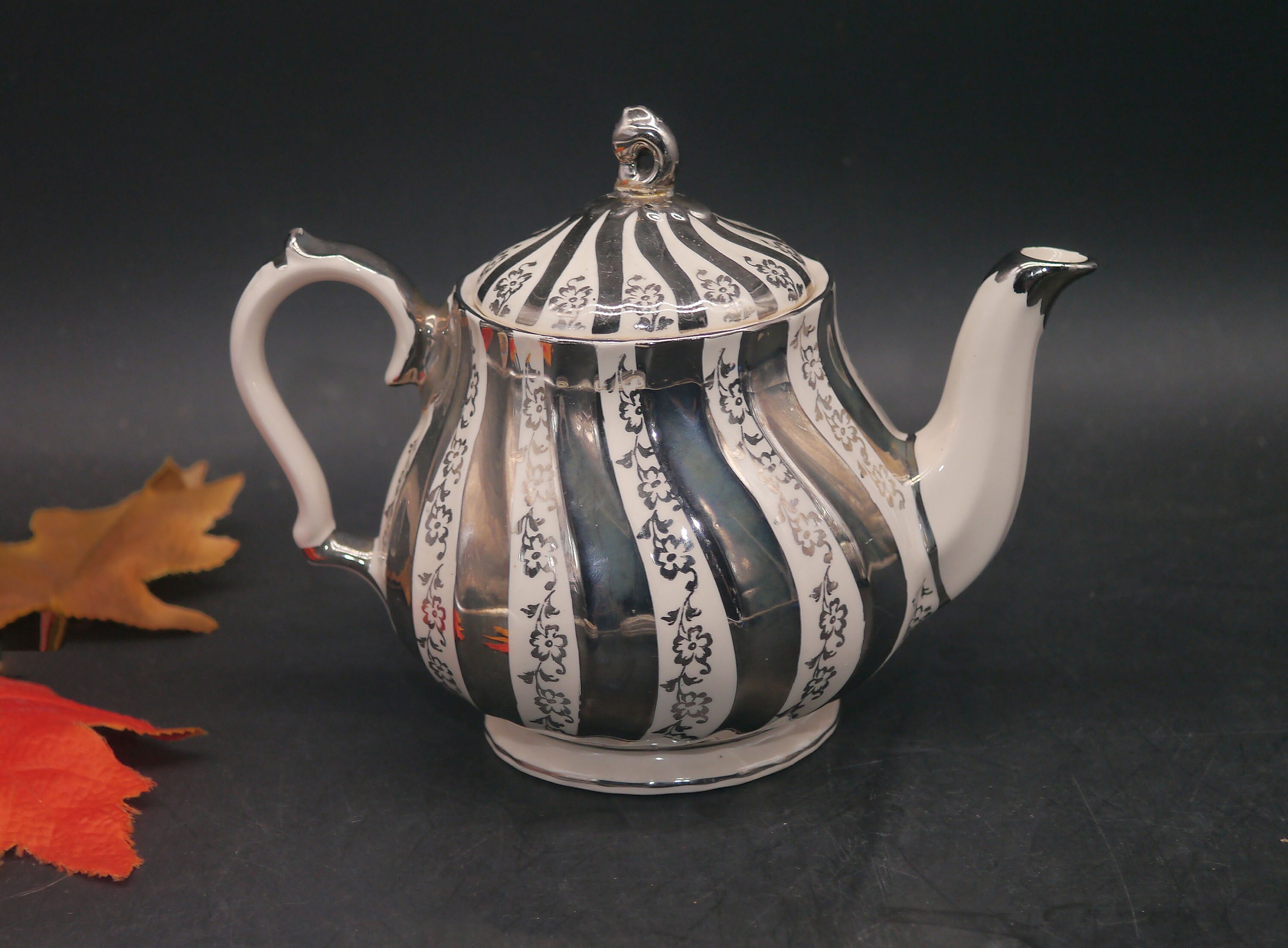 Sadler 2822 silver lusterware four-cup teapot made in England.