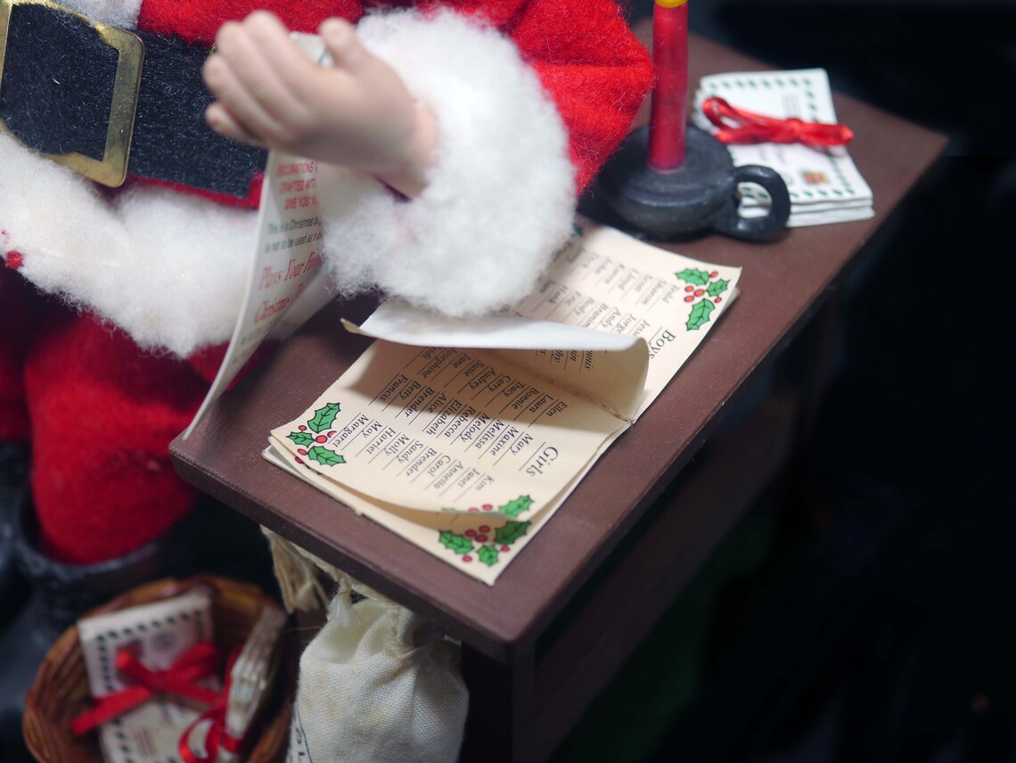 Vintage Dear Santa Musical Christmas Figurine Music Box. Santa Checks ...
