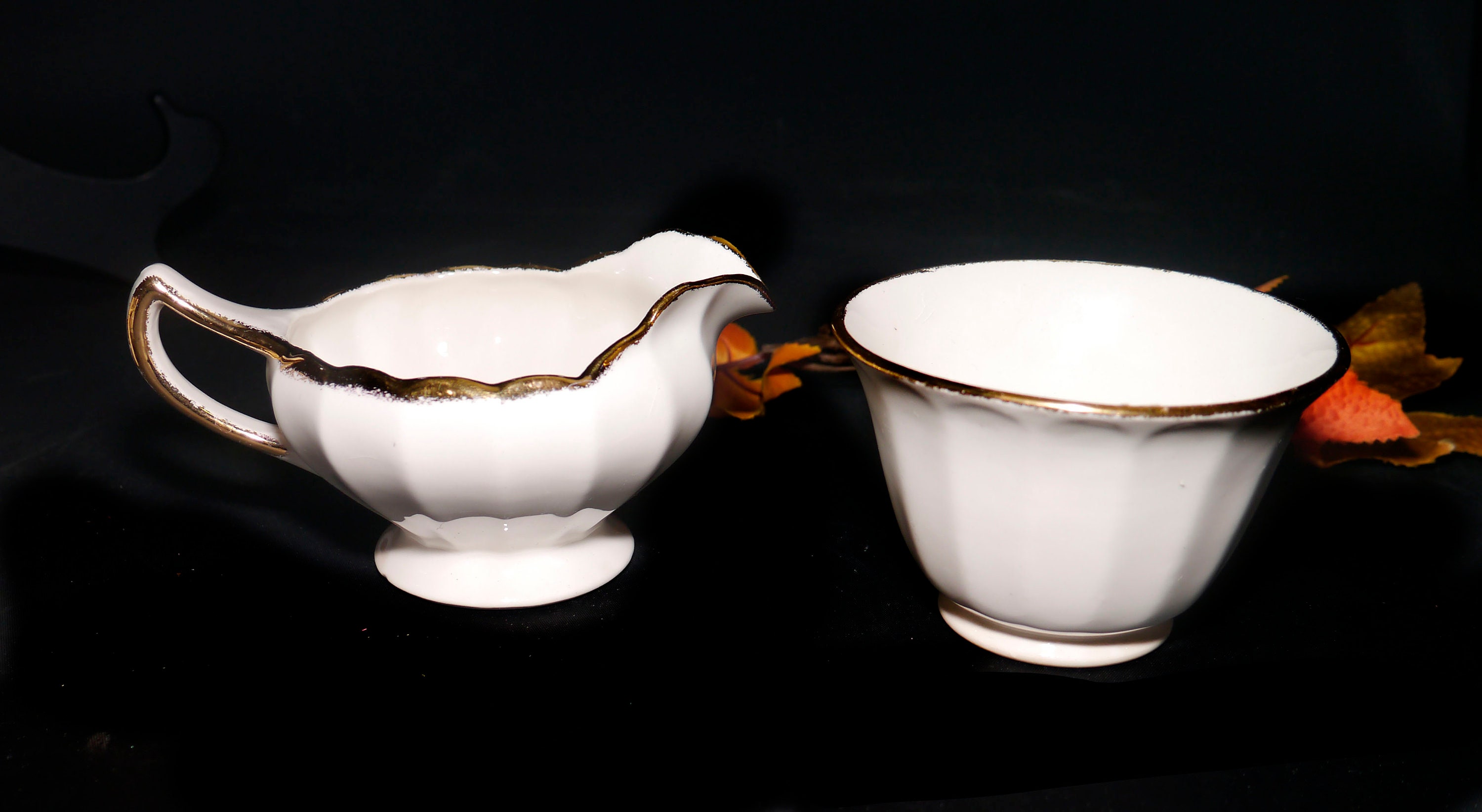 Sovereign Potters SVP11 creamer and open sugar bowl set.