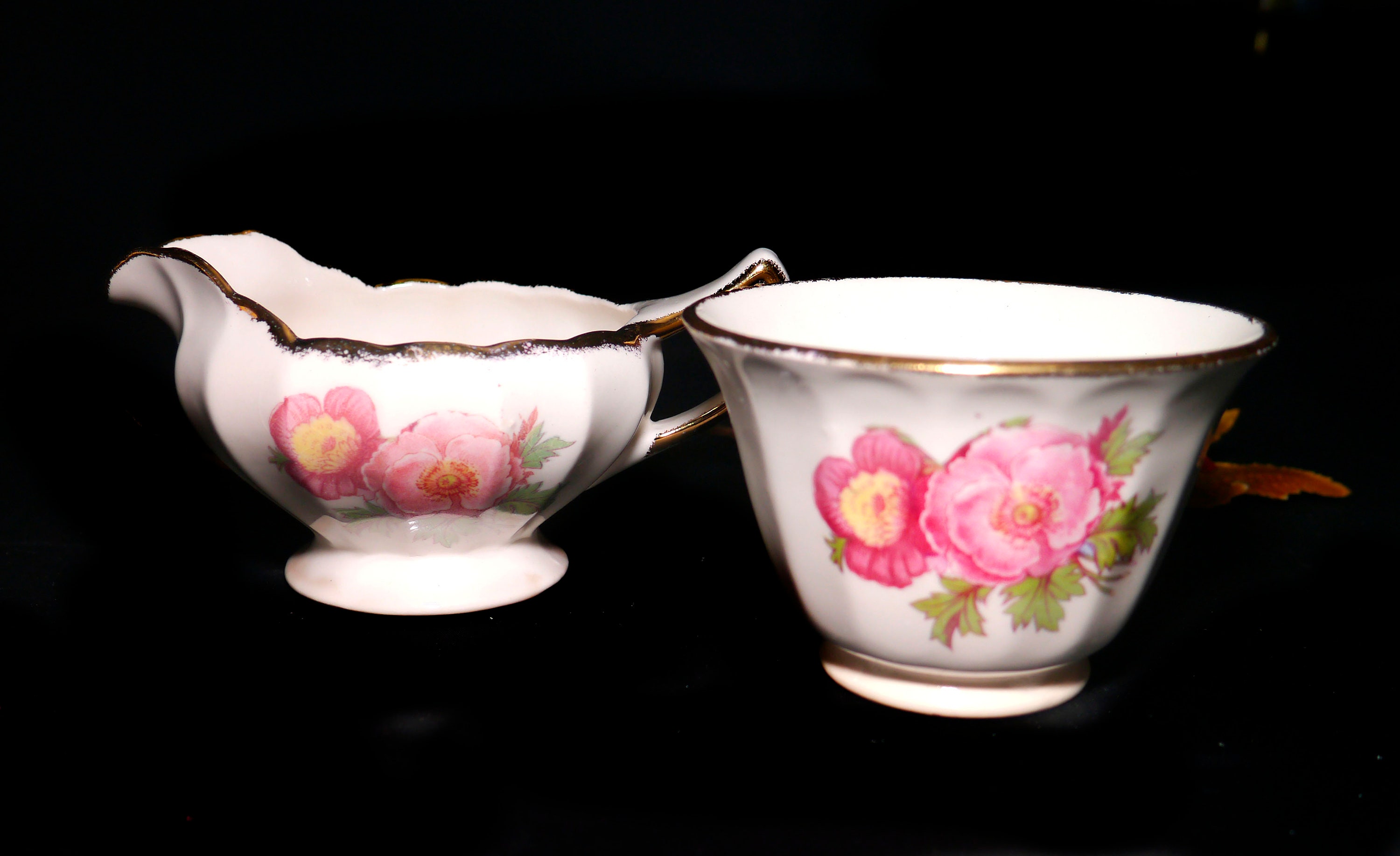 Sovereign Potters SVP11 creamer and open sugar bowl set.
