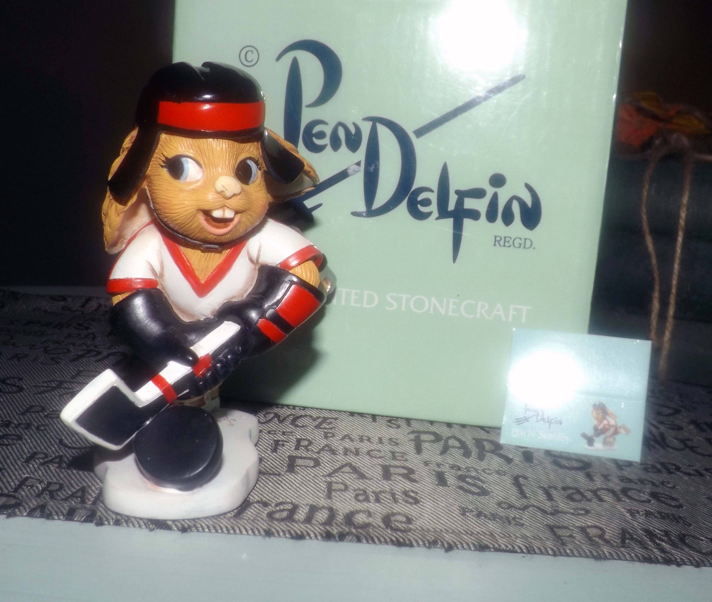Vintage (1990s) Limited Edition PenDelfin figure Canadian hockey player ...