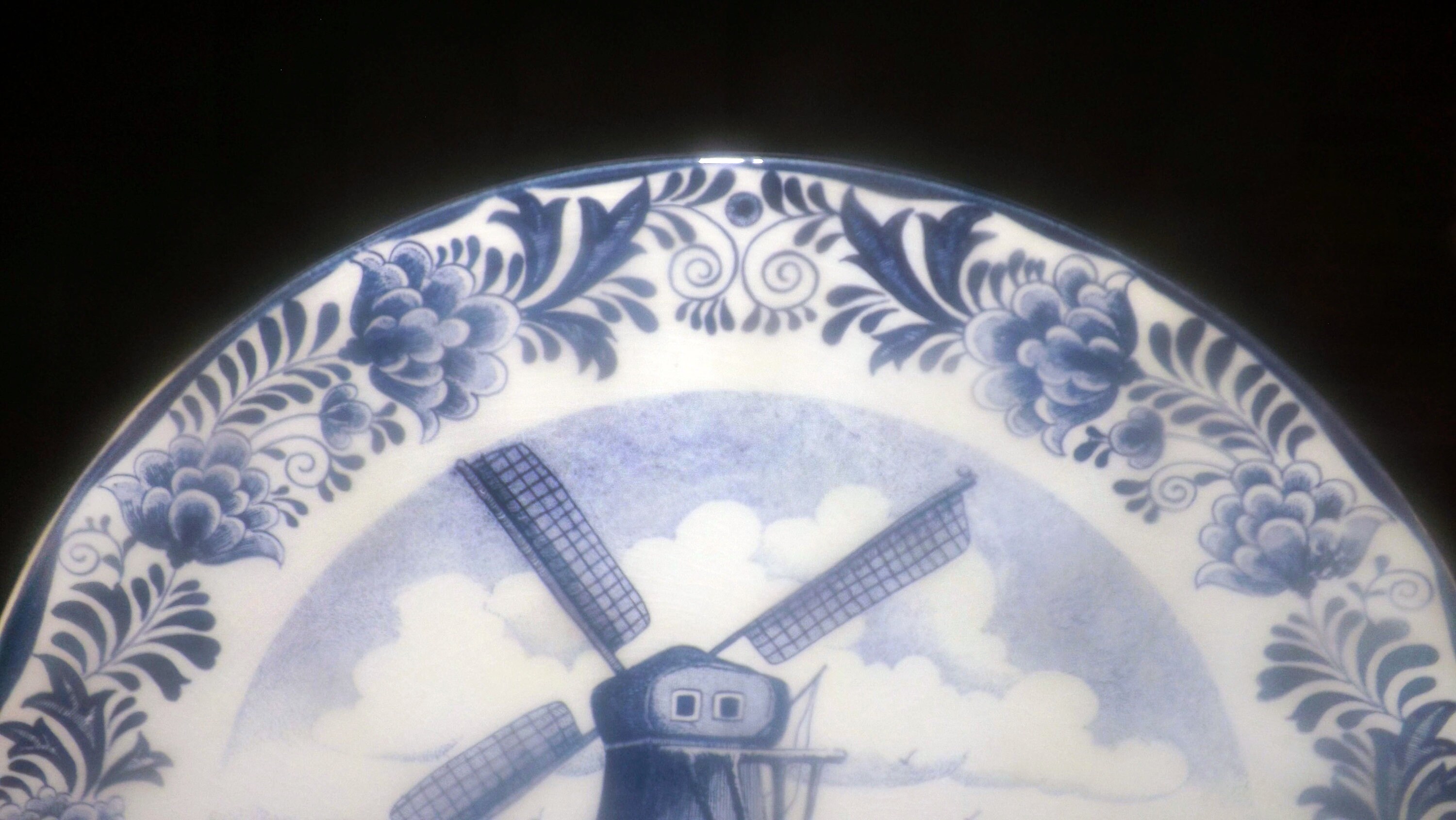 Delfts Blauw Chemkefa hand-painted blue-and-white wall plate windmills ... Delfts Blauw Chemkefa hand-painted blue-and-white wall plate windmills ...