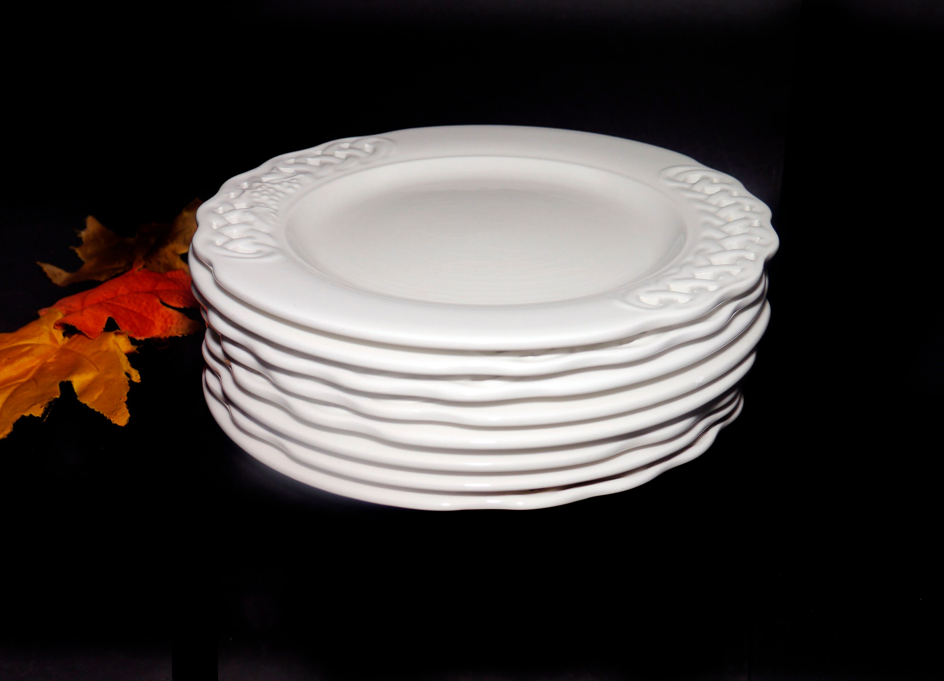 Pier 1 PER14 all-white large dinner plate made in Italy. High-relief ...