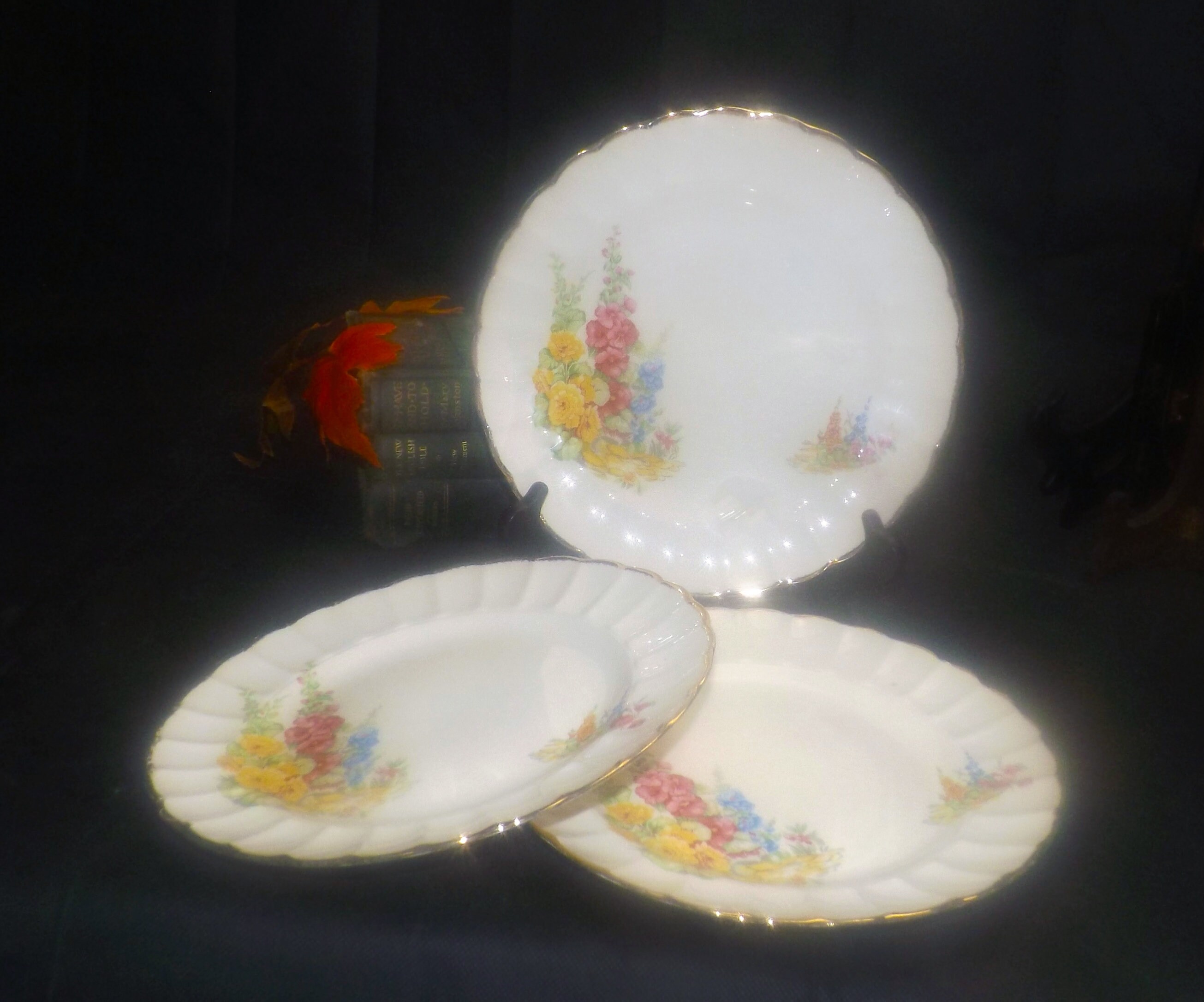Three Sovereign Potters Holly Hock 373-38 dinner plates. English ...