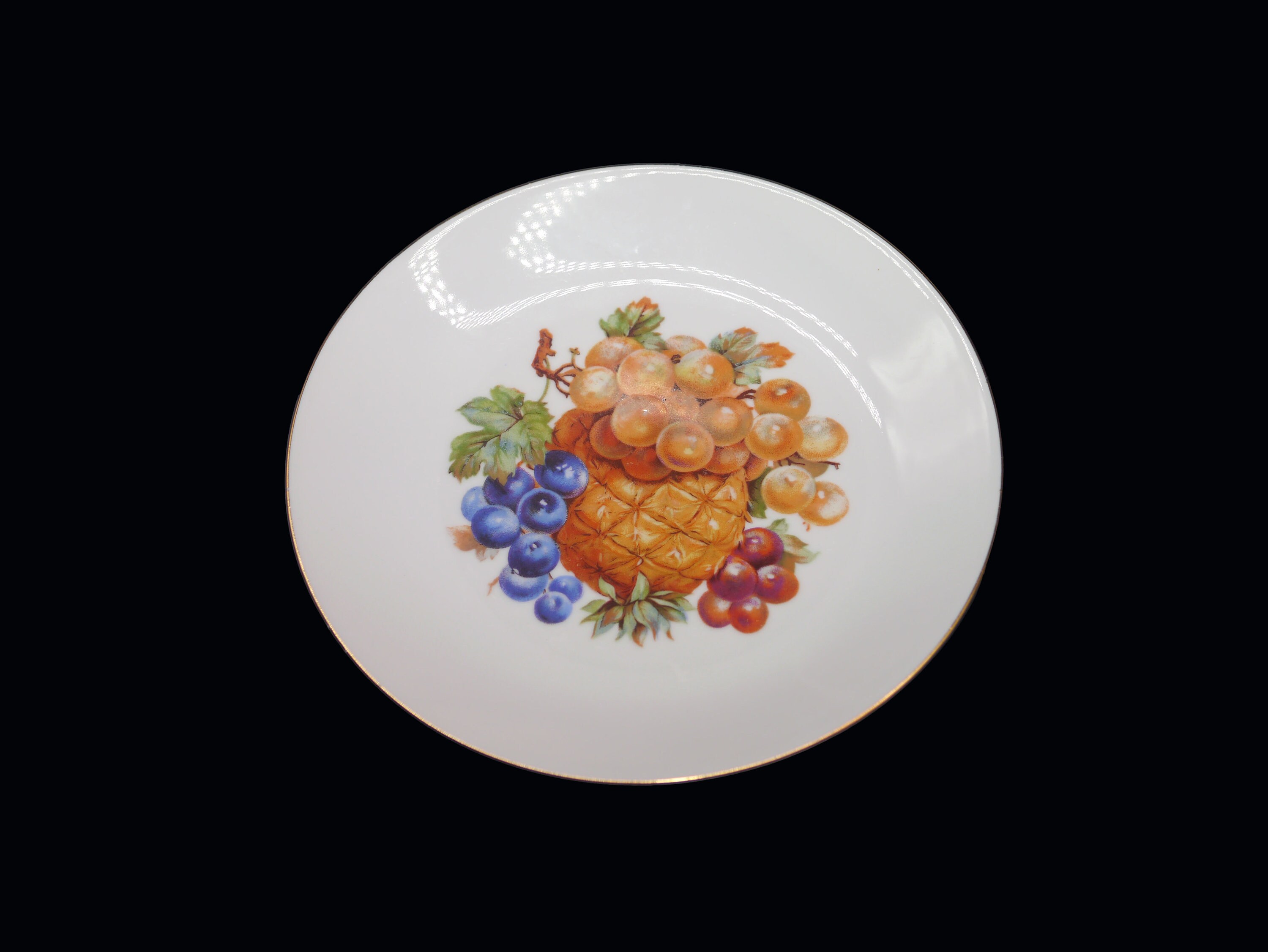 Pair of Kahla KHL9 Bavarian fruit plates made in Germany.