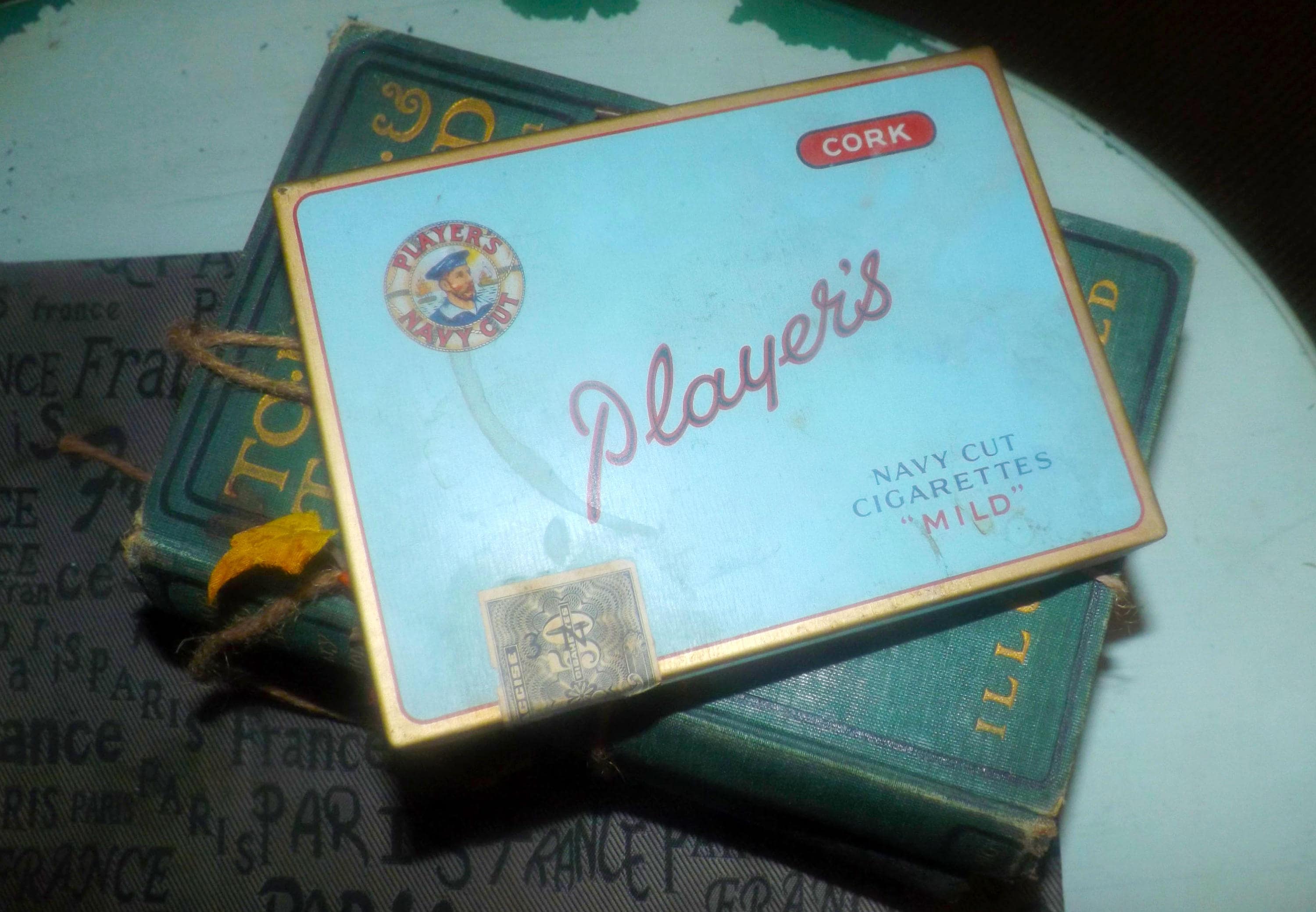 Vintage (1960s) Player's Cigarettes Navy-Cut, cork-tipped hinged-lid ...
