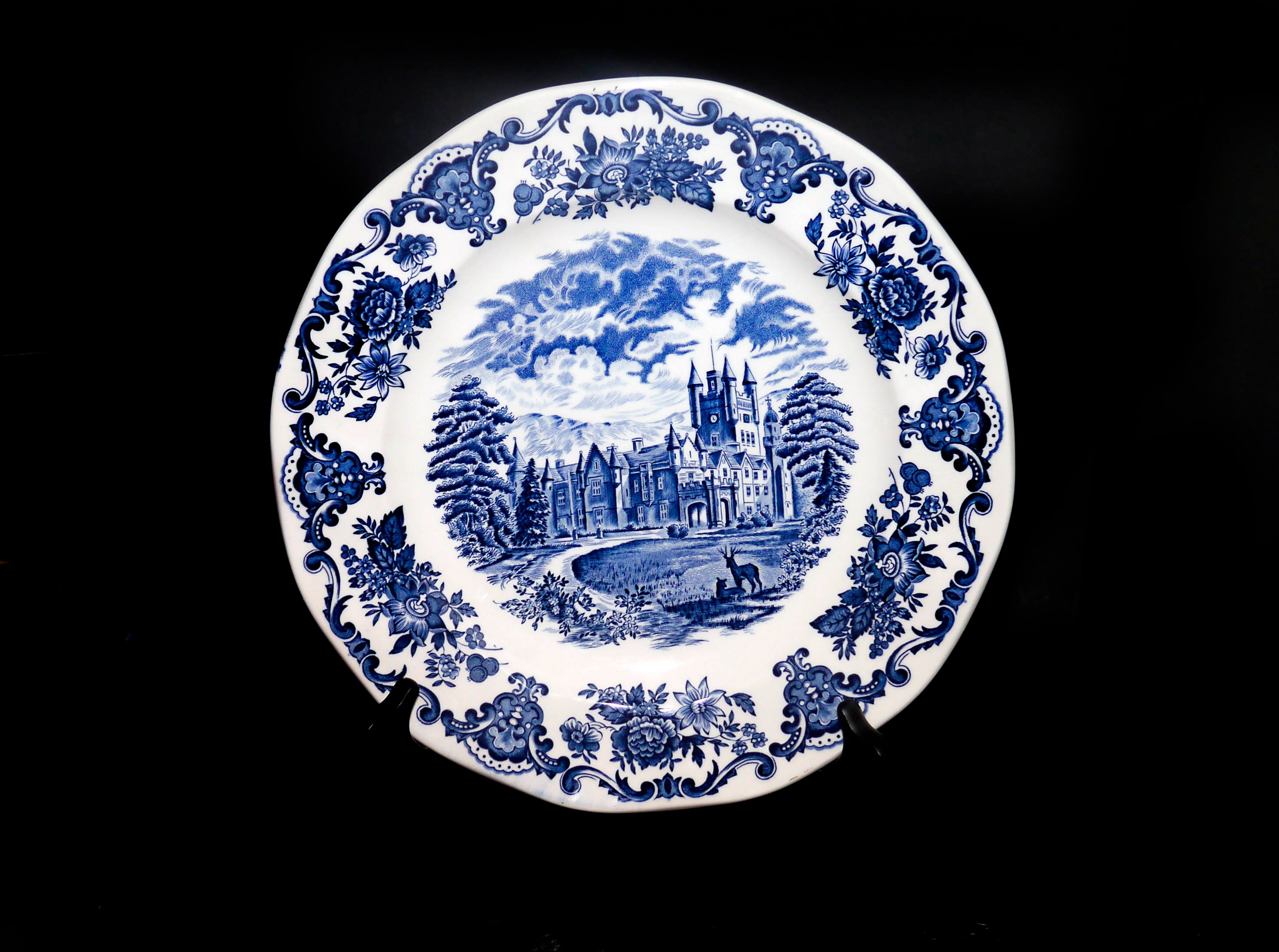 Wedgwood Royal Homes Of Britain Blue Chop Plate Service Plate Round wedgwood-royal-homes-of-britain-blue-chop-plate-service-plate-round