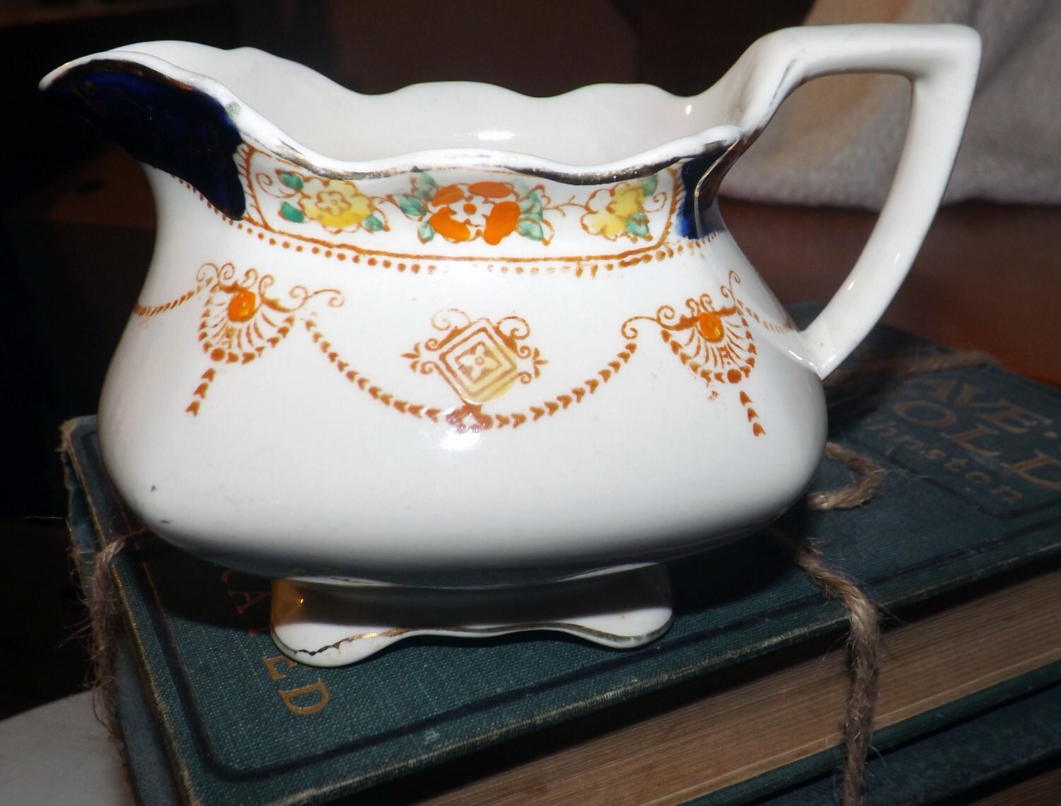 Art-deco era Myott Derby 7773 creamer jug. Art deco Imari made in England.