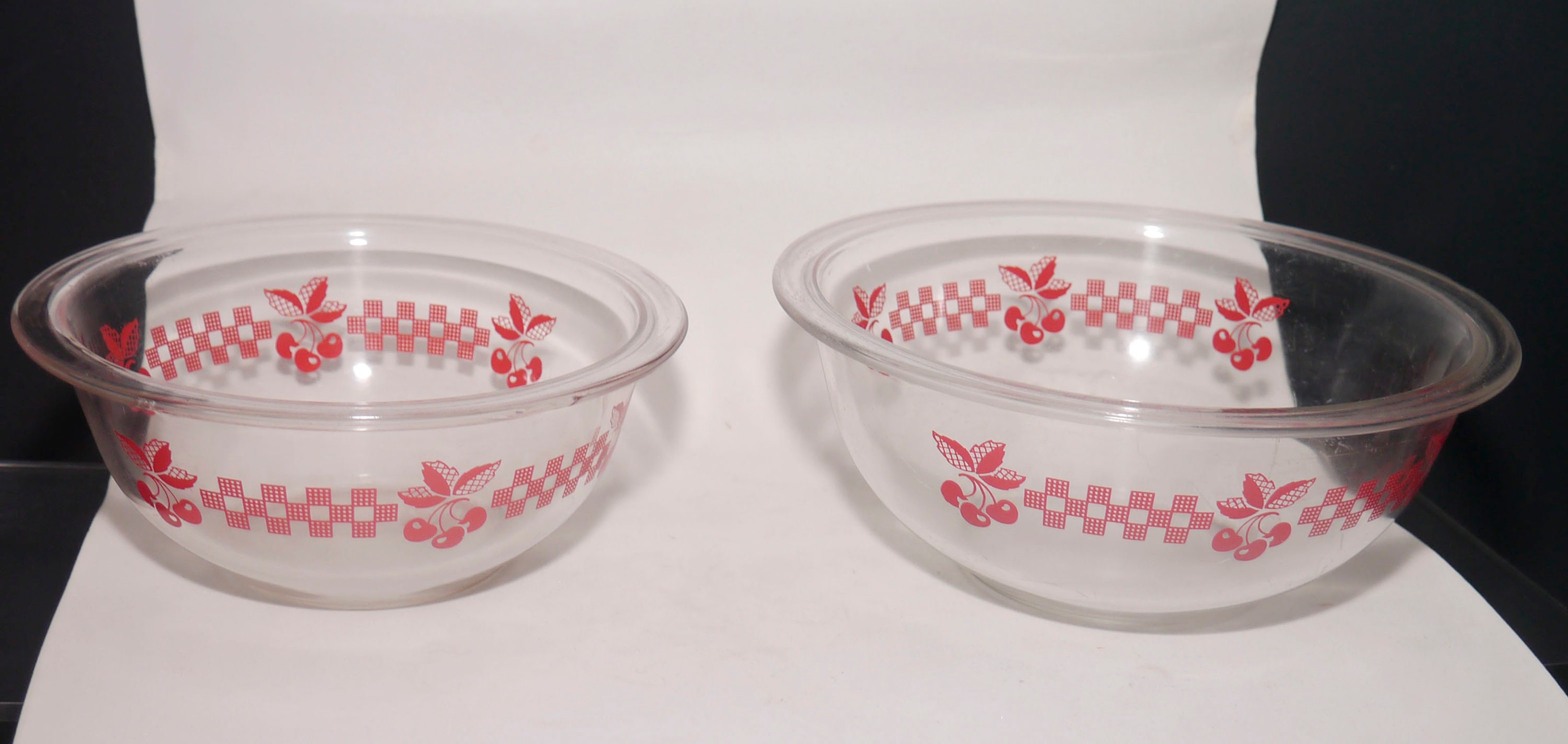 Pair of vintage (1980s) Pyrex Red Cherries glass mixing | nesting bowls ...