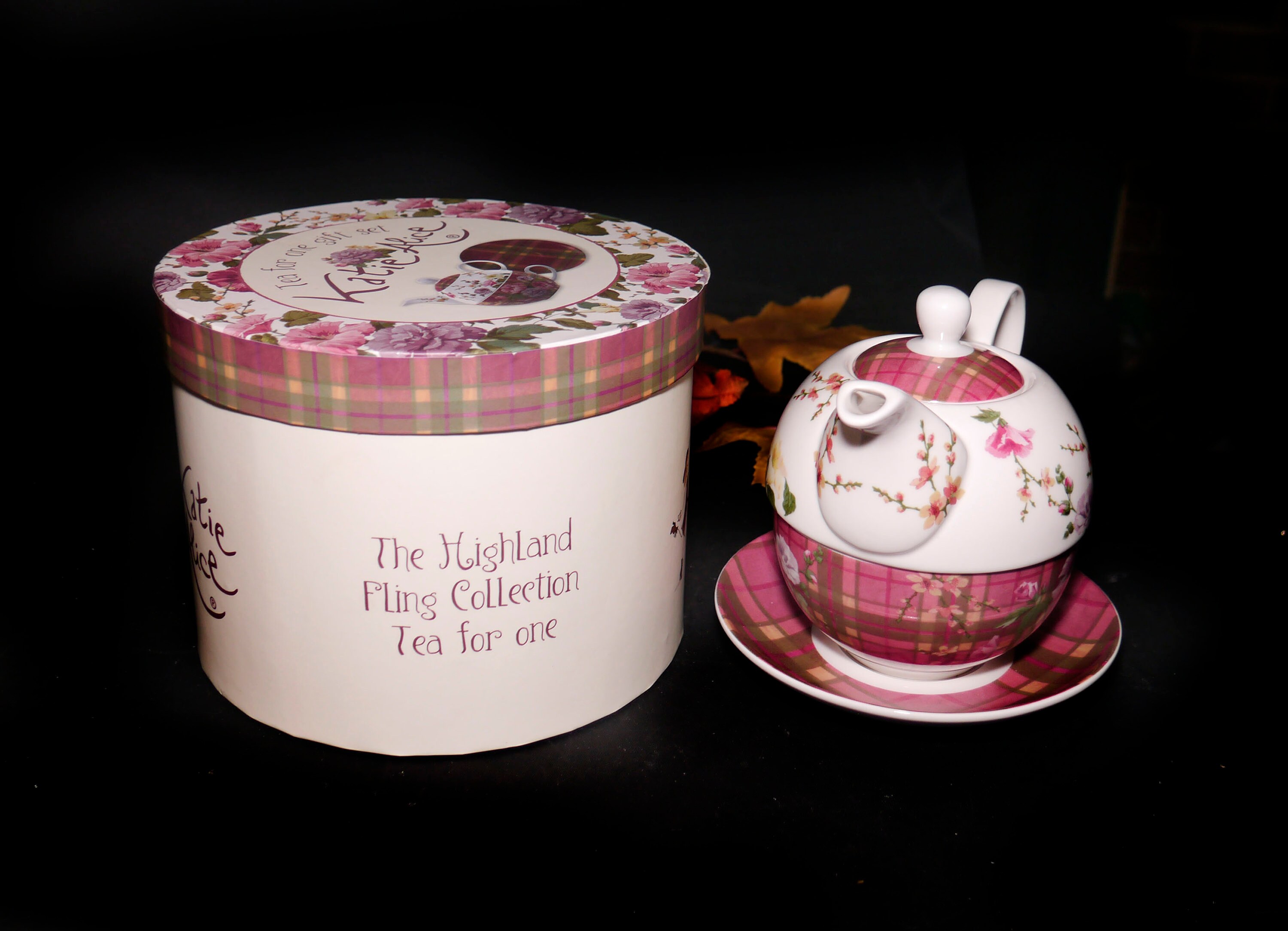 Katie Alice Highland Fling Tea-for-One gift set. Teapot, lid, stackable ...