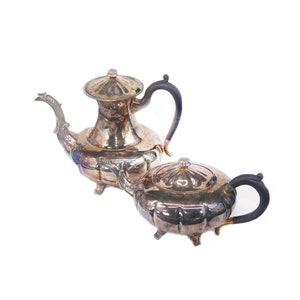 Lipman Brothers Marlboro Old English Silver-plated Six-cup Coffee Pot ...