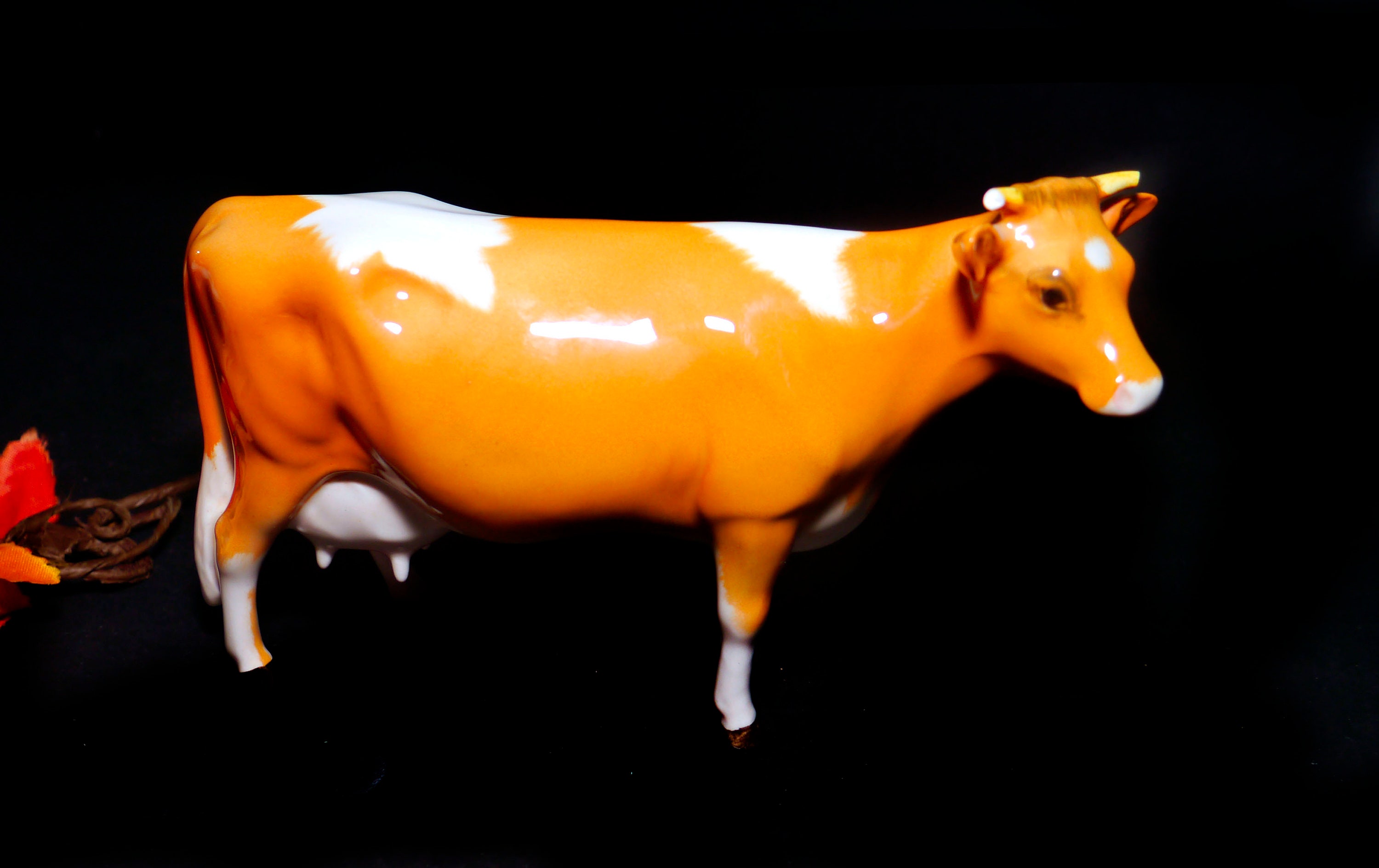 Beswick 1258A Guernsey Cow figurine made in England. Flawed (see below).