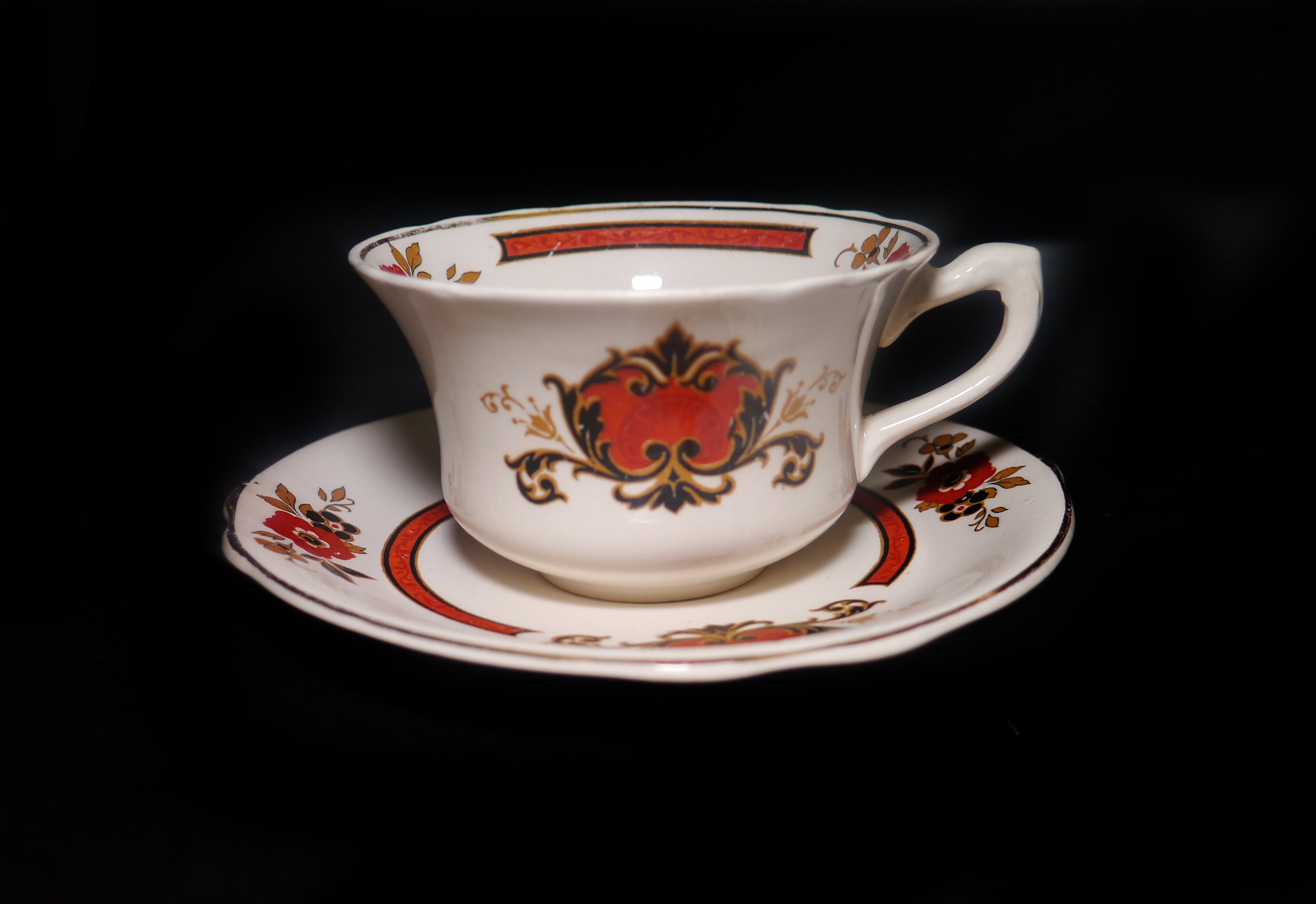 AJ Wilkinson | Royal Staffordshire Betsy art-deco cup and saucer set ...