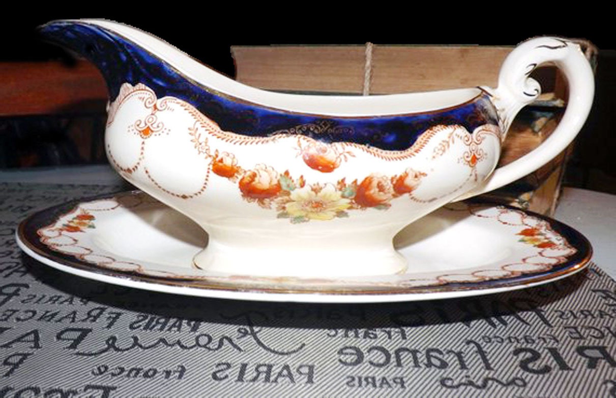 Quite vintage (1930s) Myott Rosemary 7867 gravy boat with under plate ...