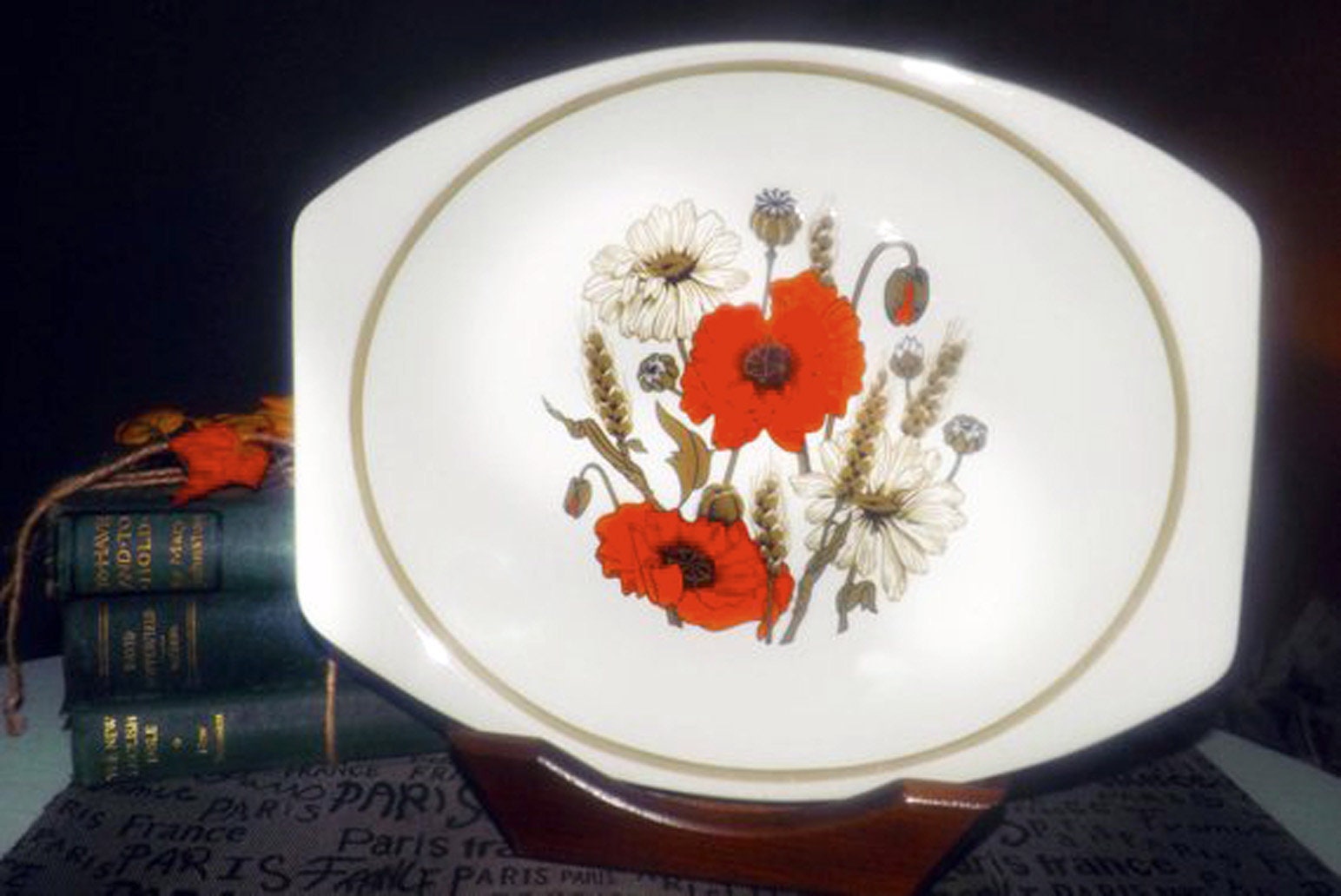 Vintage (1960s) J&G Meakin Poppy lugged vegetable platter. Retro flower ...