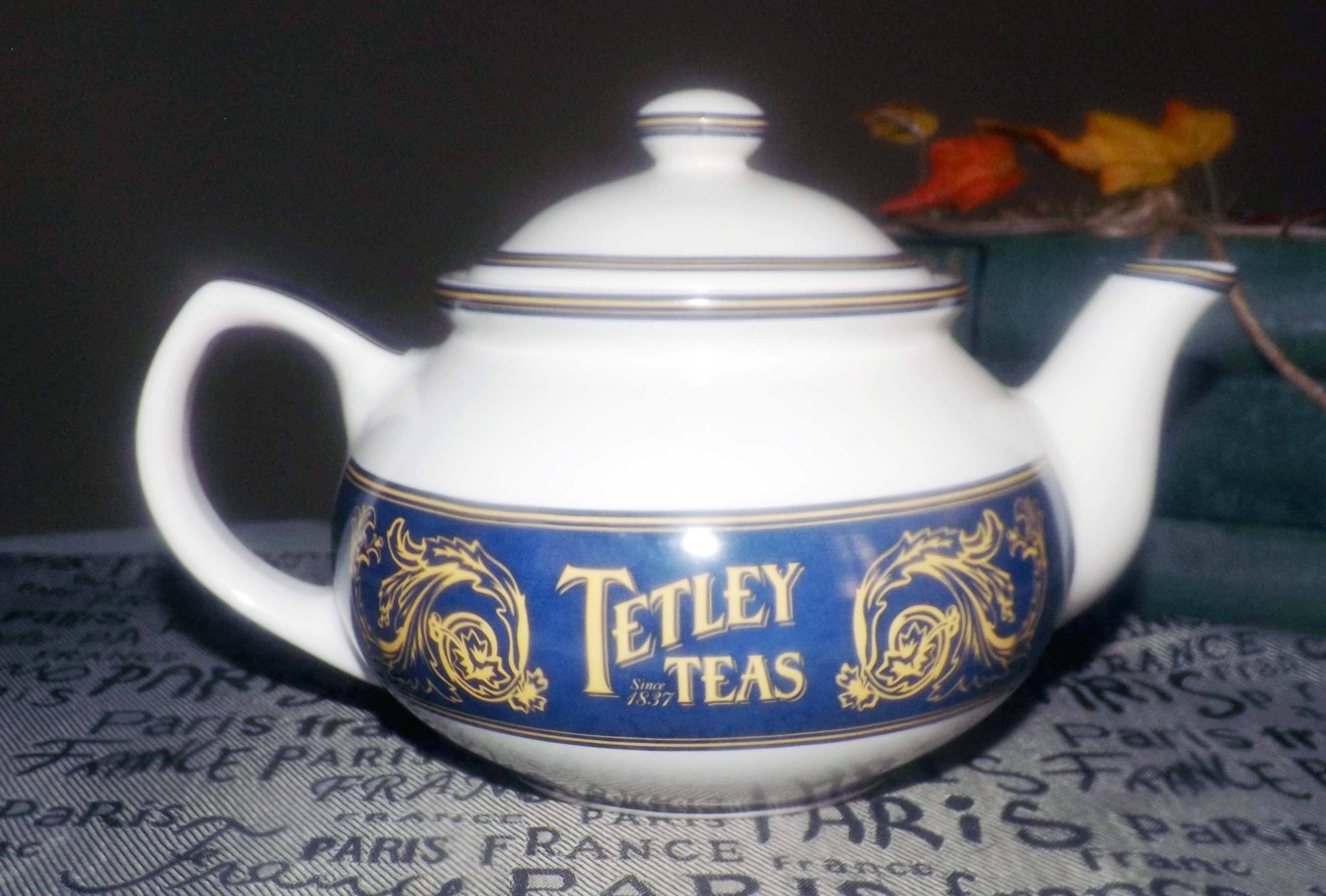 Vintage (1980s) Tetley Teas Collector Edition teapot with lid. Made by ...