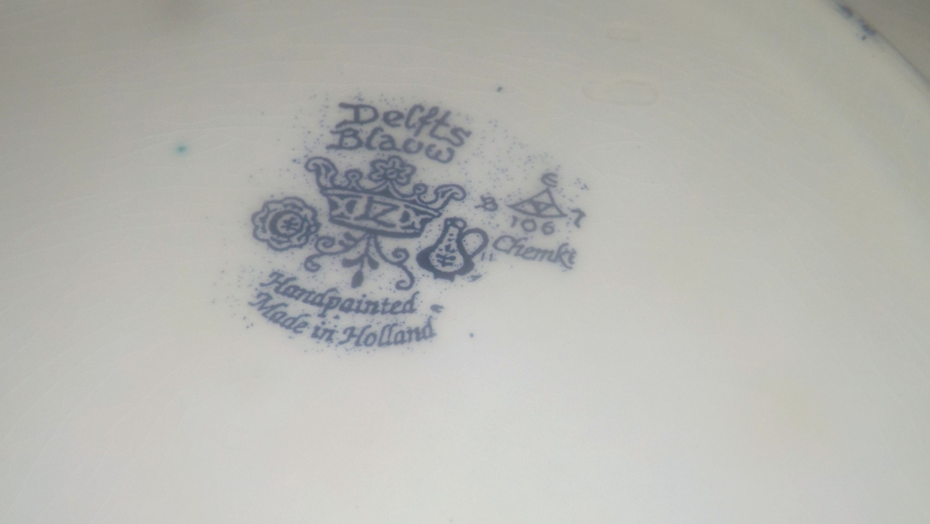 Delfts Blauw Chemkefa hand-painted blue-and-white wall plate windmills ... Delfts Blauw Chemkefa hand-painted blue-and-white wall plate windmills ...