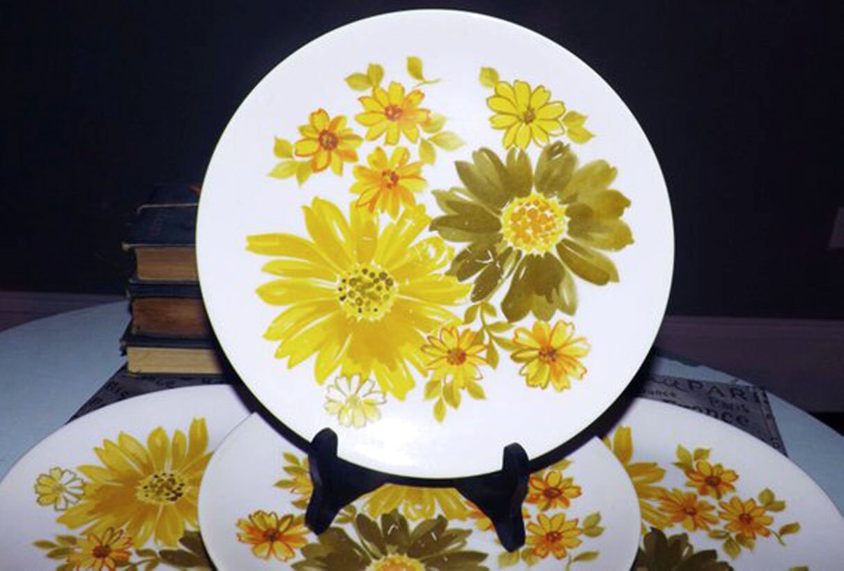 Vintage (1970s) Crown Lynn Topaz salad or side plate. Retro flower ...