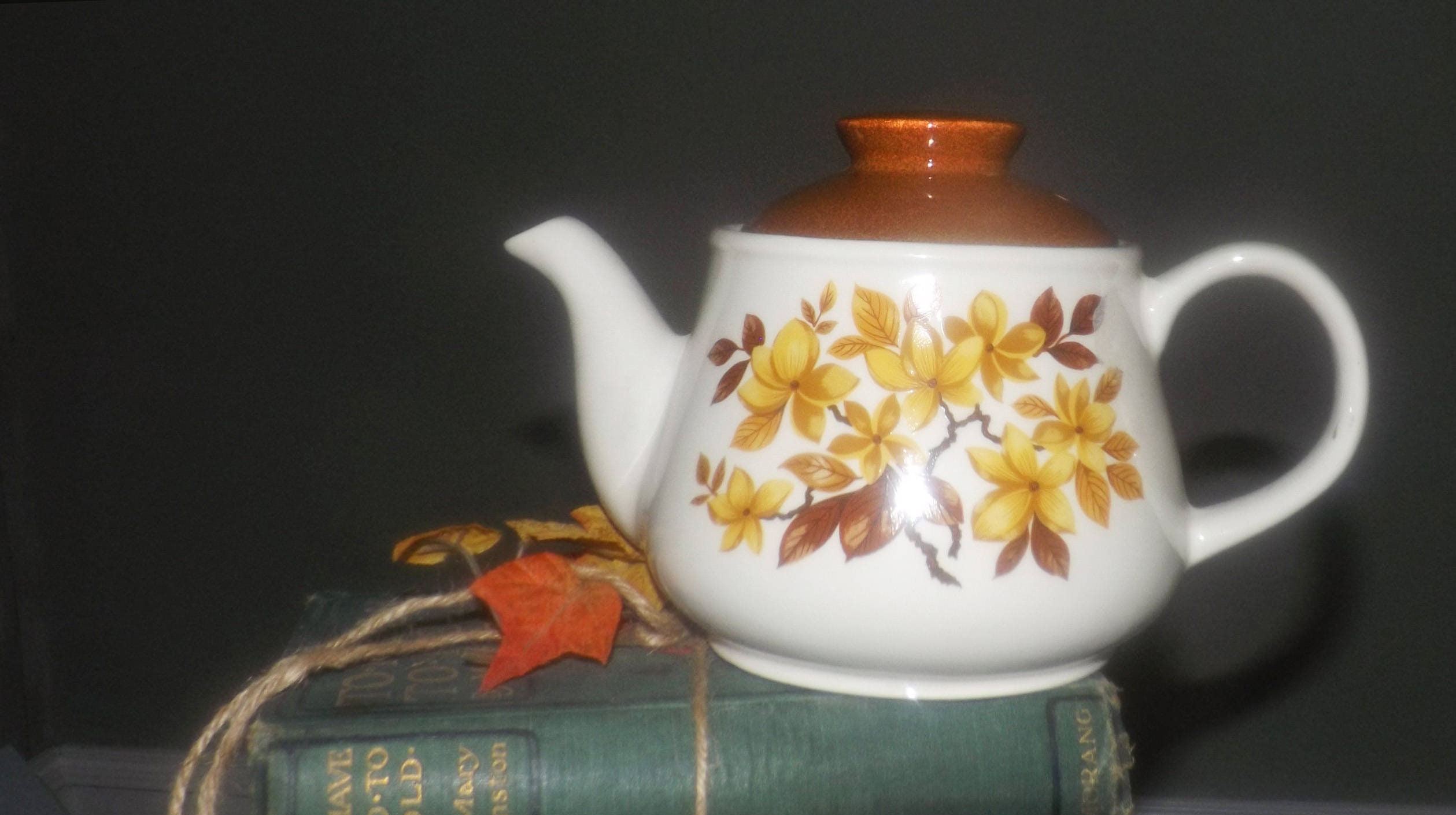 Vintage (1970s) Sadler teapot with lid. Fall | autumn-colored leaves on ...