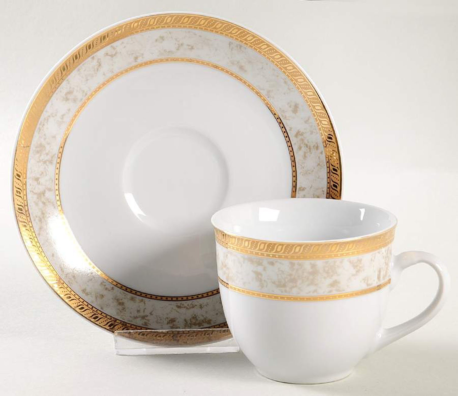 Five Royal Heritage Primavera cup and saucer sets.
