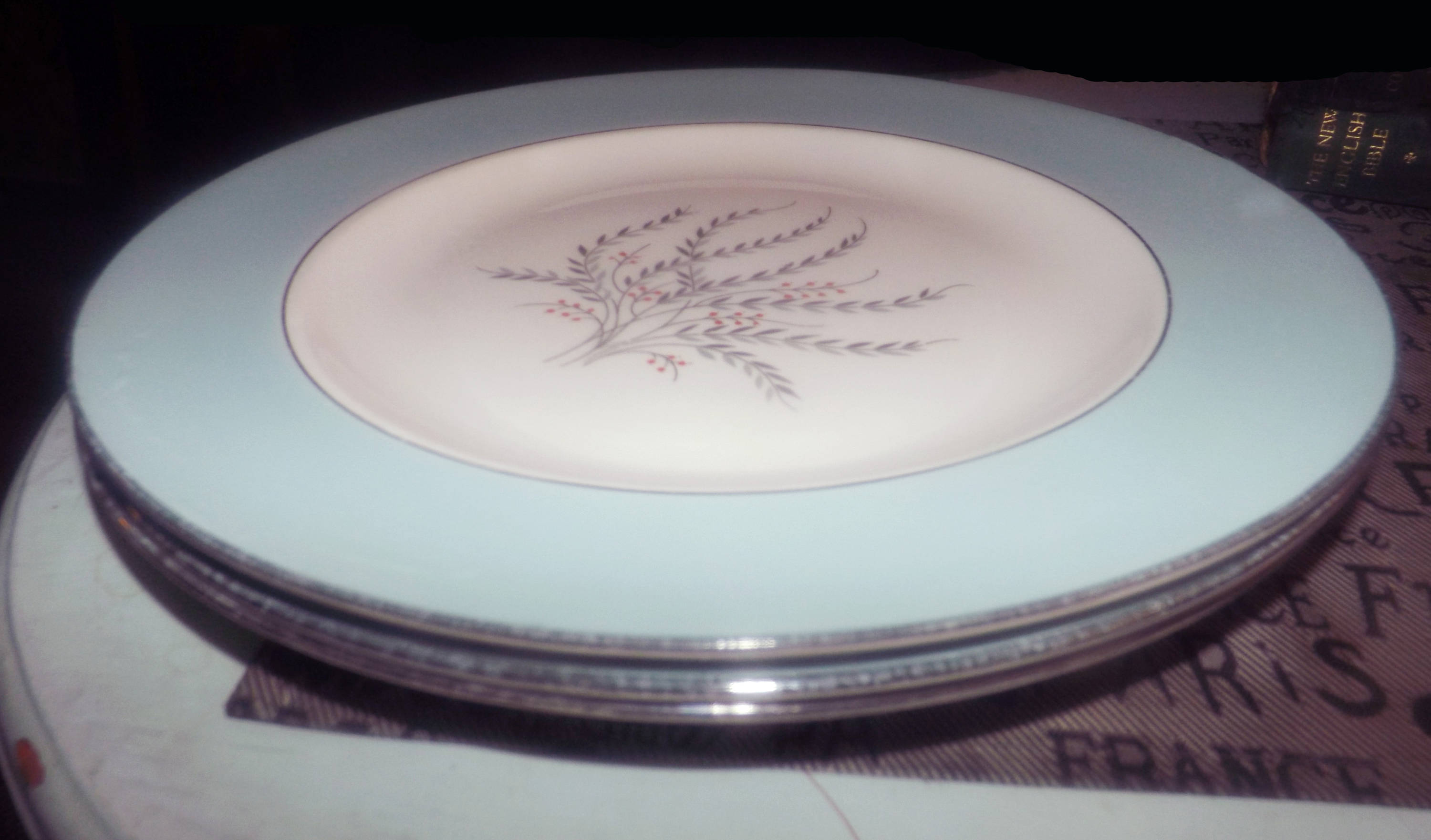 Mid-century Homer Laughlin Triumph dinner plate. Cavalier Eggshell made ...