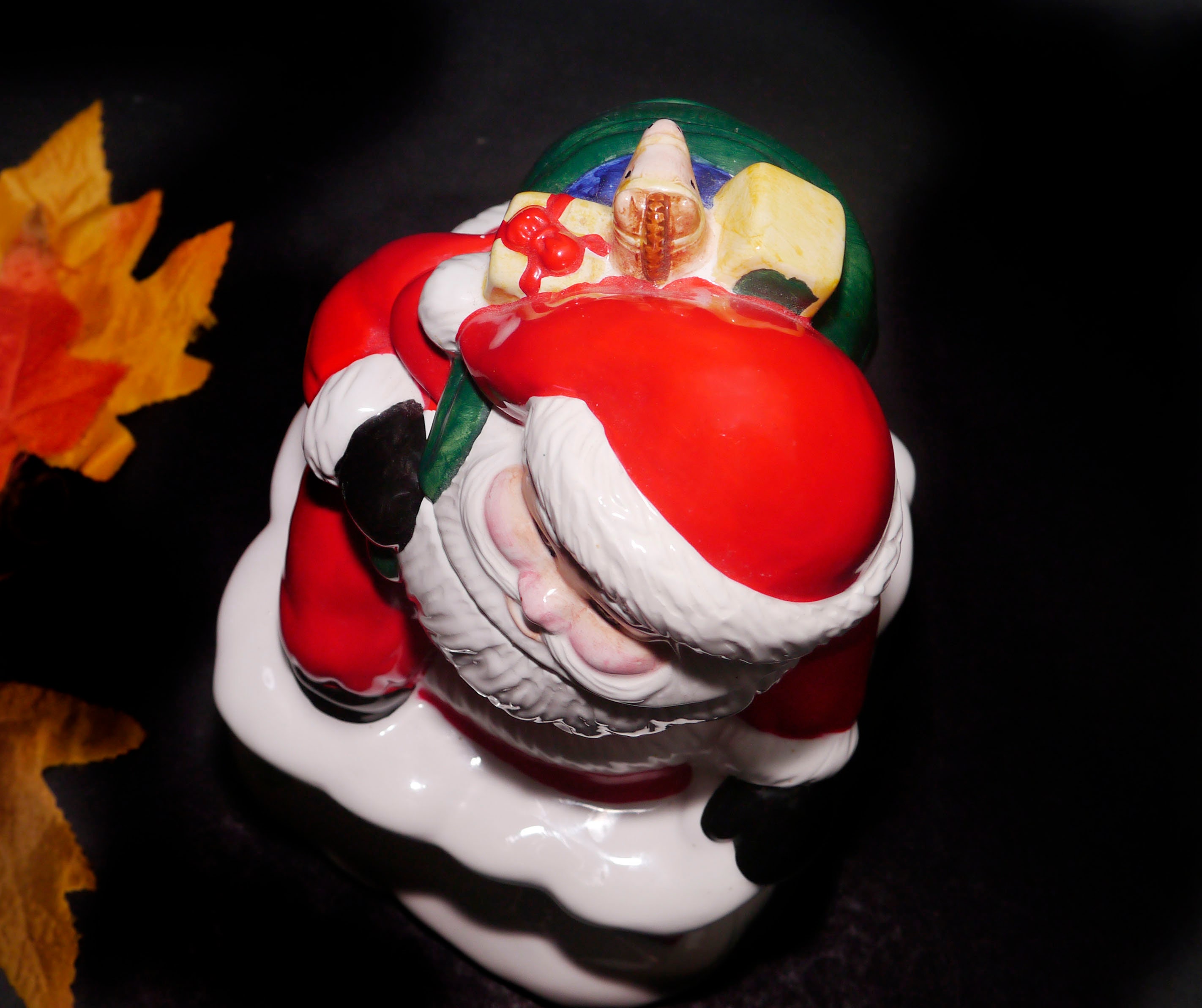 Santa Claus ceramic Christmas cookie jar.