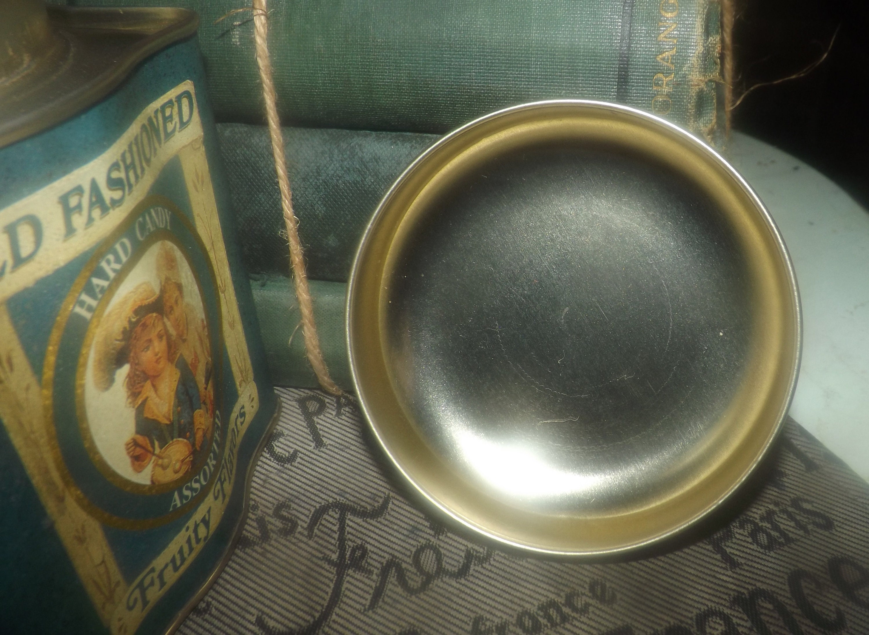 Vintage (1970s) Old Fashioned Hard Candy Fruity Flavors candy tin. Tin ...