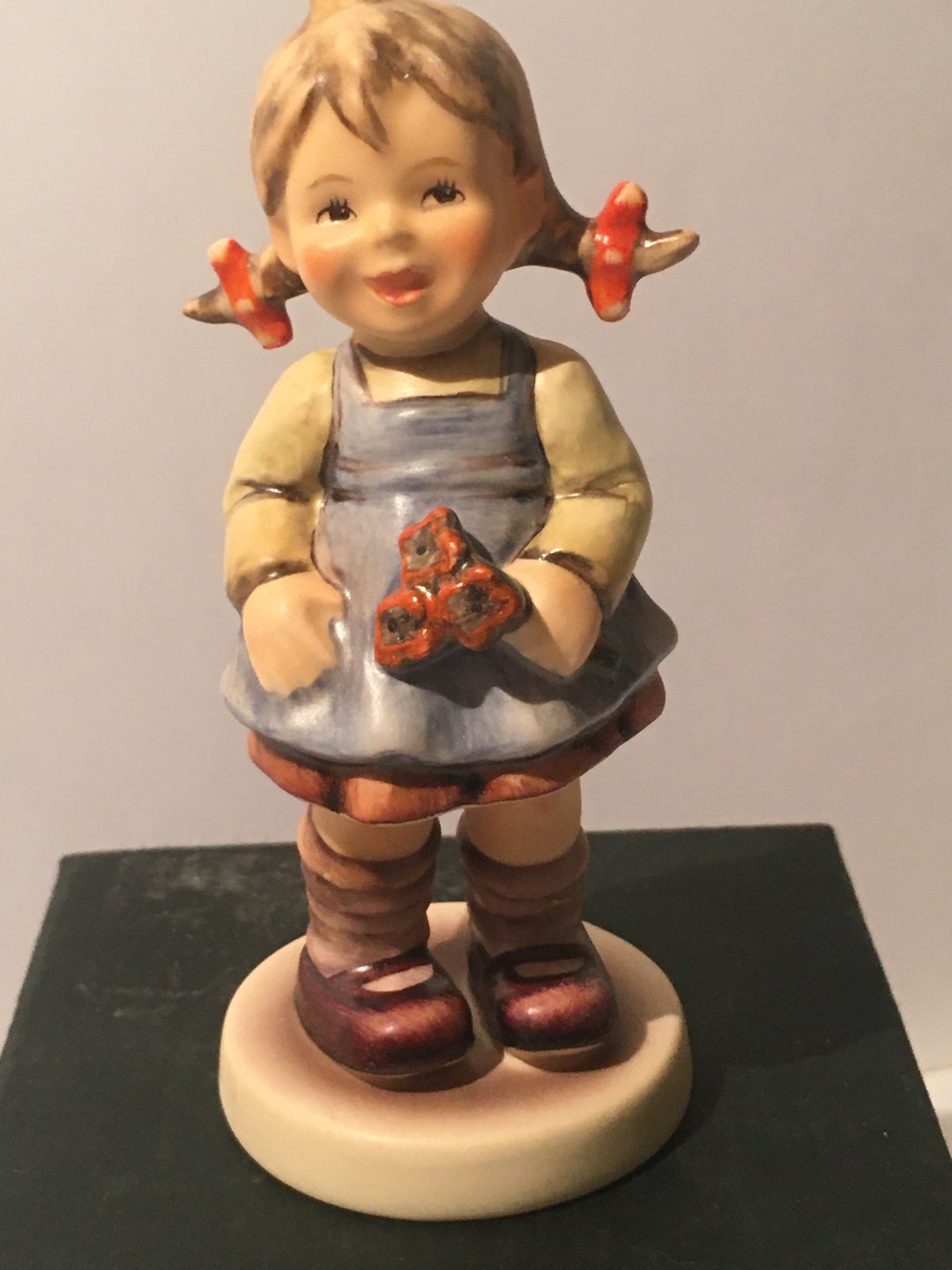Hummel Goebel Flower Girl Exclusive Edition M.I Hummel Club Figurine 1989 W/ Bee - Etsy