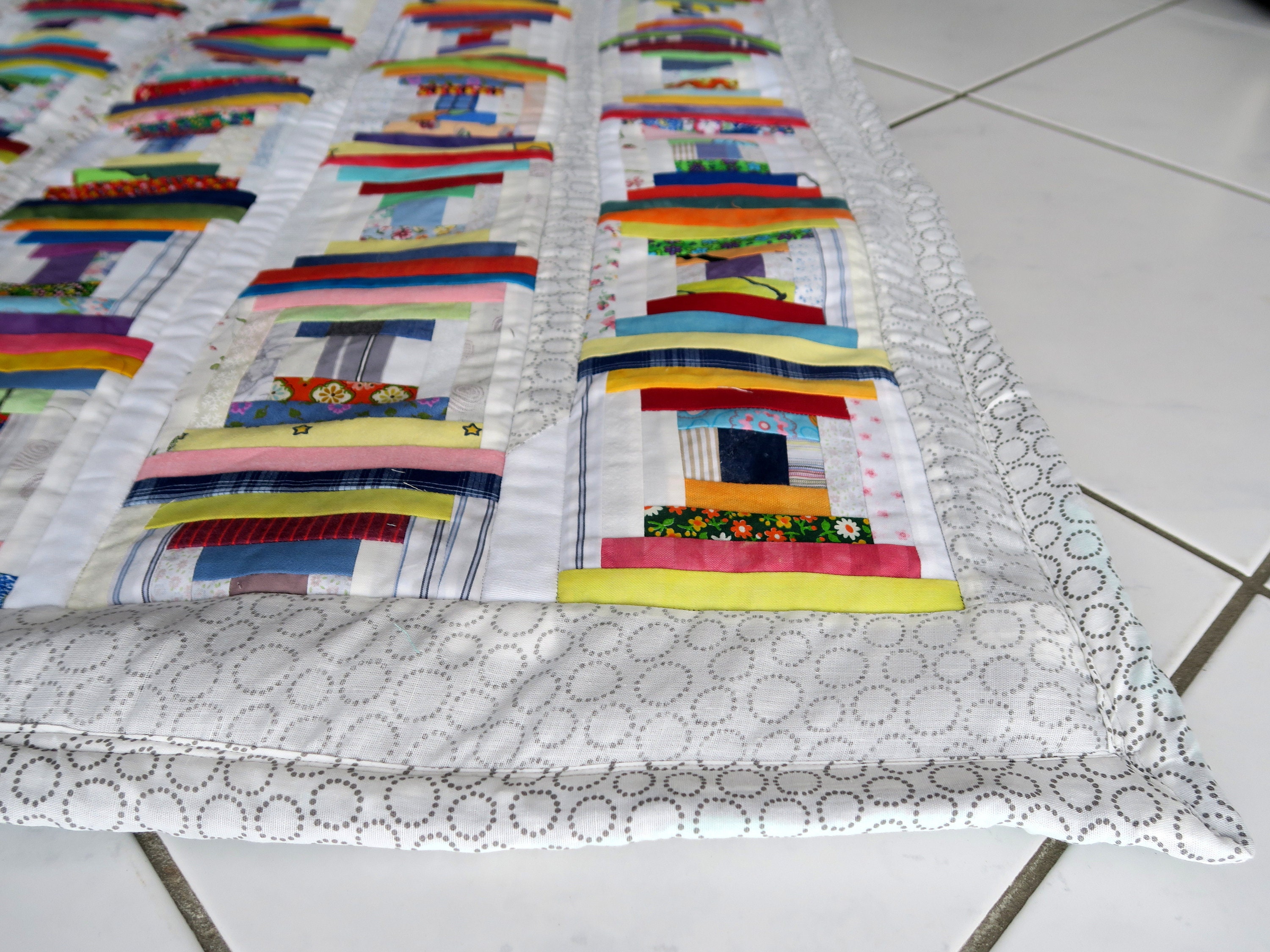 Scrappy Courthouse Steps Finished Quilt (60" X 41" / 150 X 105 Cm) - Etsy