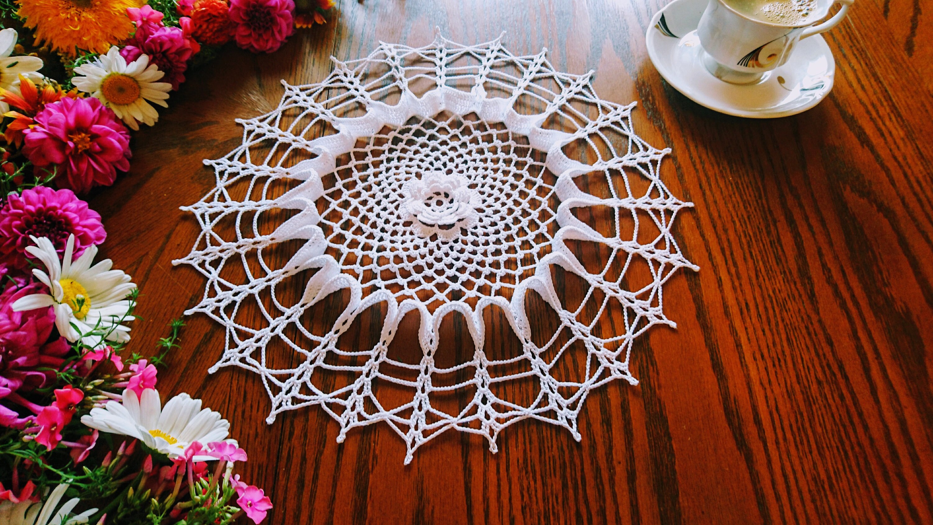 Round lace doily wedding centerpiece and romantic table | Etsy
