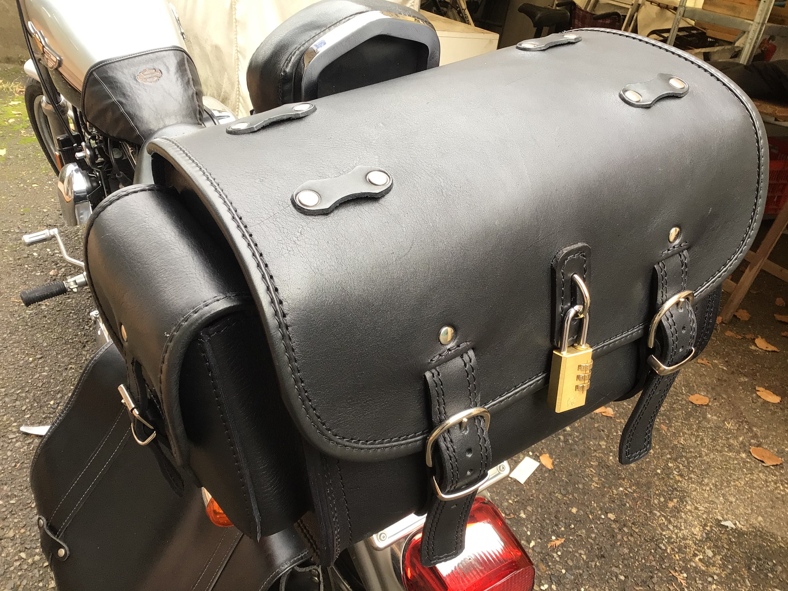 Leather travel bag for custom motorcycle racks Model TRIKE 019 Made in ...
